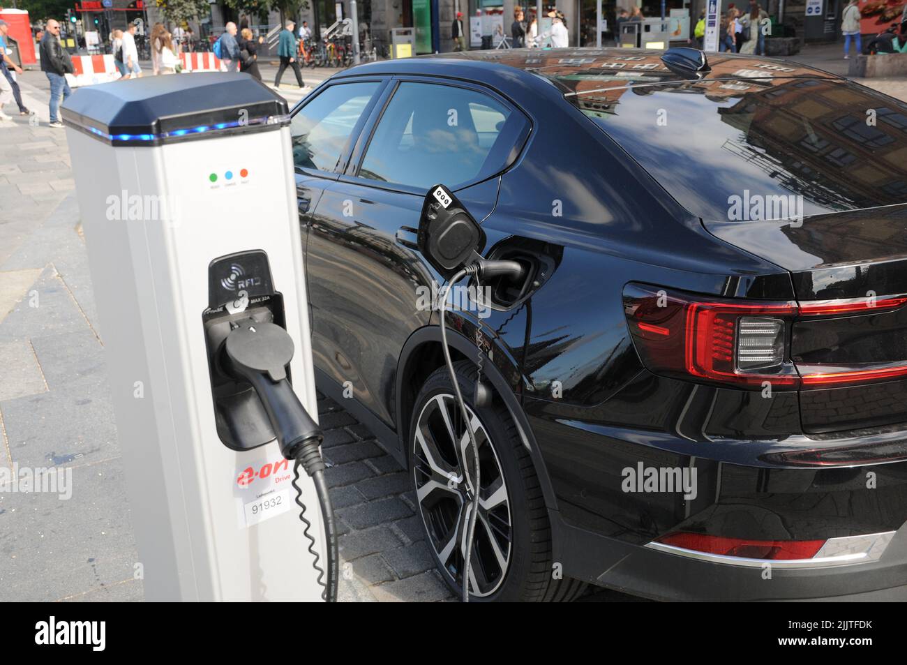 Clever recharge point hi-res stock photography and images - Alamy