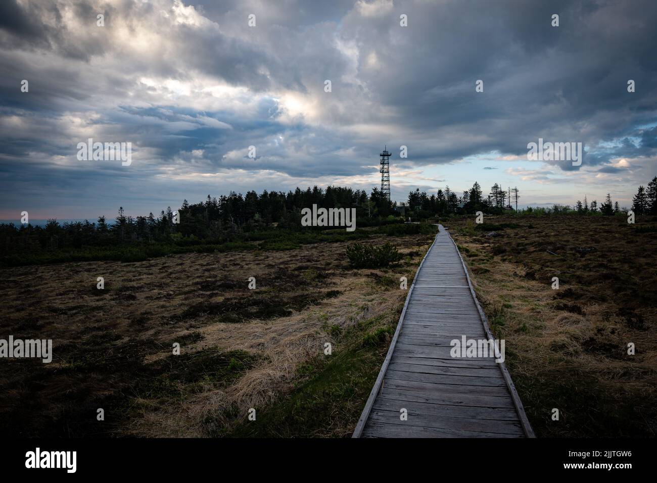 Aerial view of footpath hi-res stock photography and images - Alamy