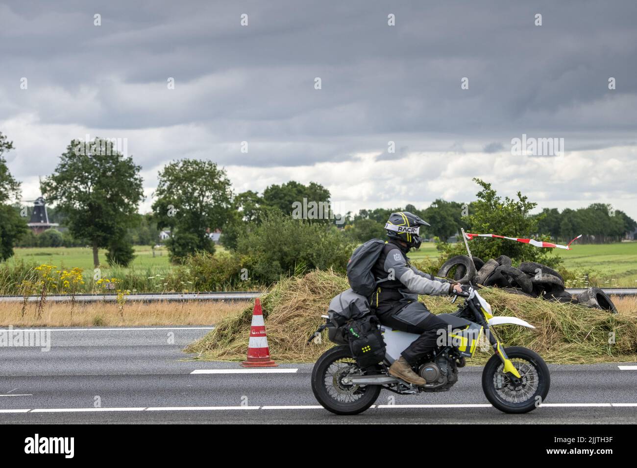2022-07-28 10:25:13 LEEK - Waste dumped on the A7 between Drachten and ...