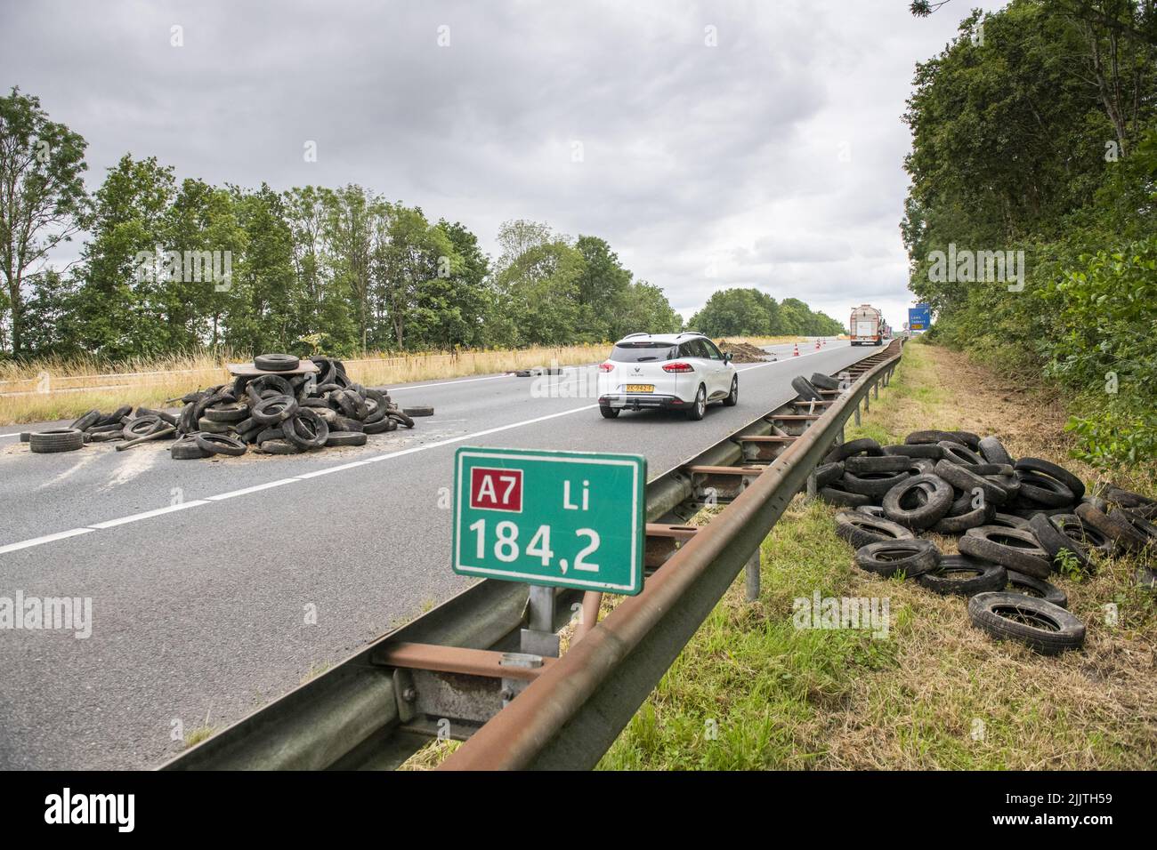 2022-07-28 10:00:02 LEEK - Waste dumped on the A7 between Drachten and ...