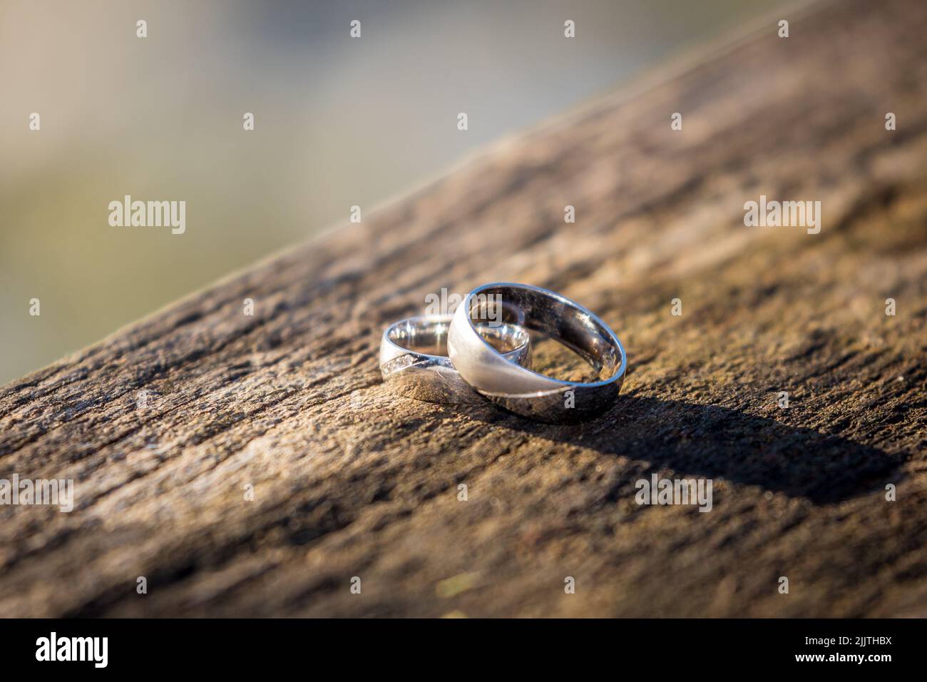 Wood wedding rings hi-res stock photography and images - Alamy