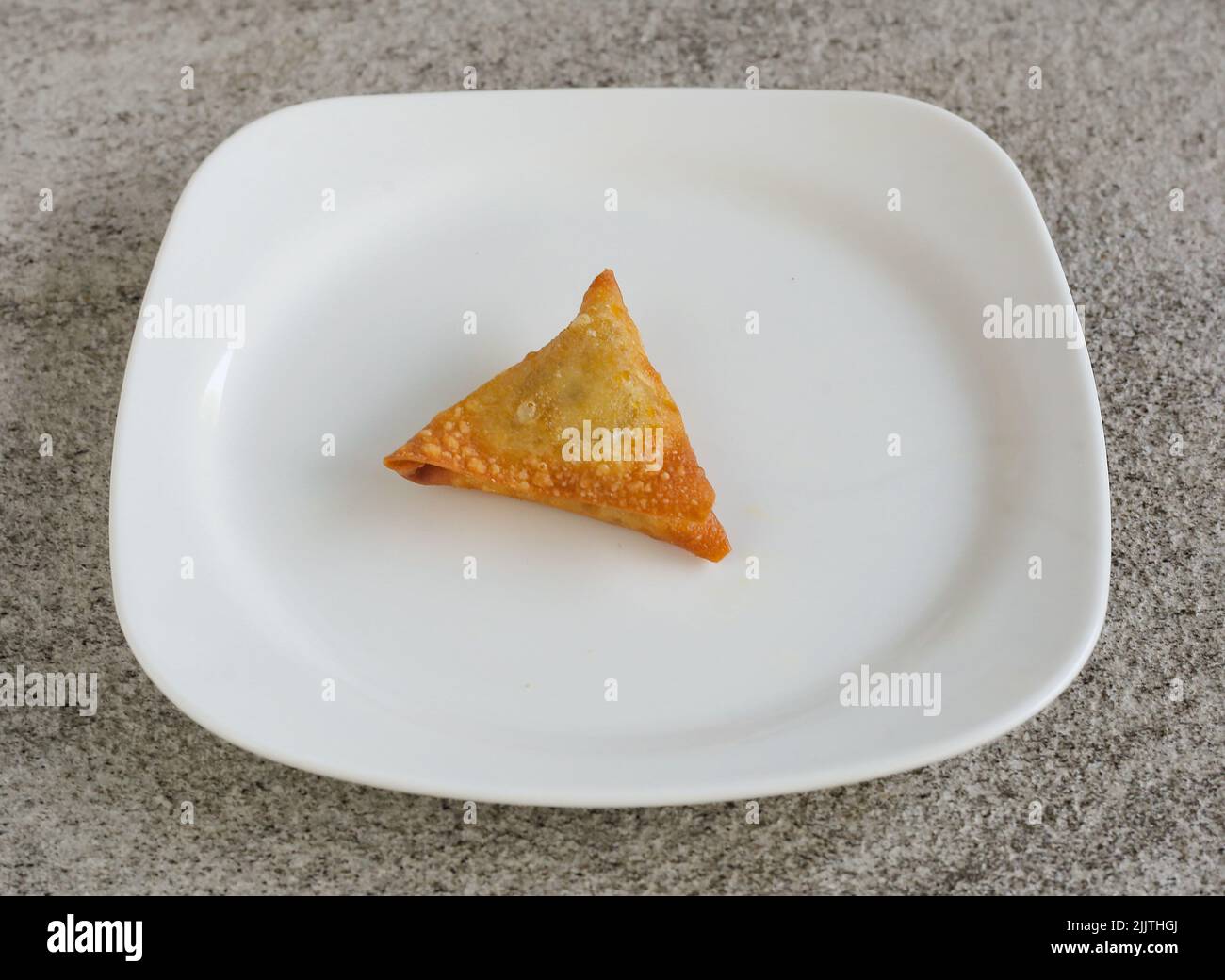 Samosa plate hi-res stock photography and images - Alamy