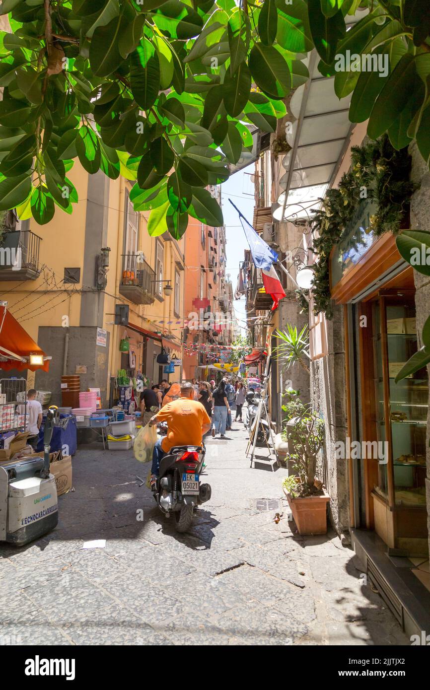 Naples street food stalls hi-res stock photography and images - Alamy