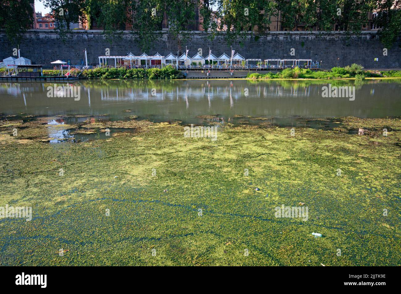 Tiber river during drought (July 2022), Rome, Italy Stock Photo - Alamy