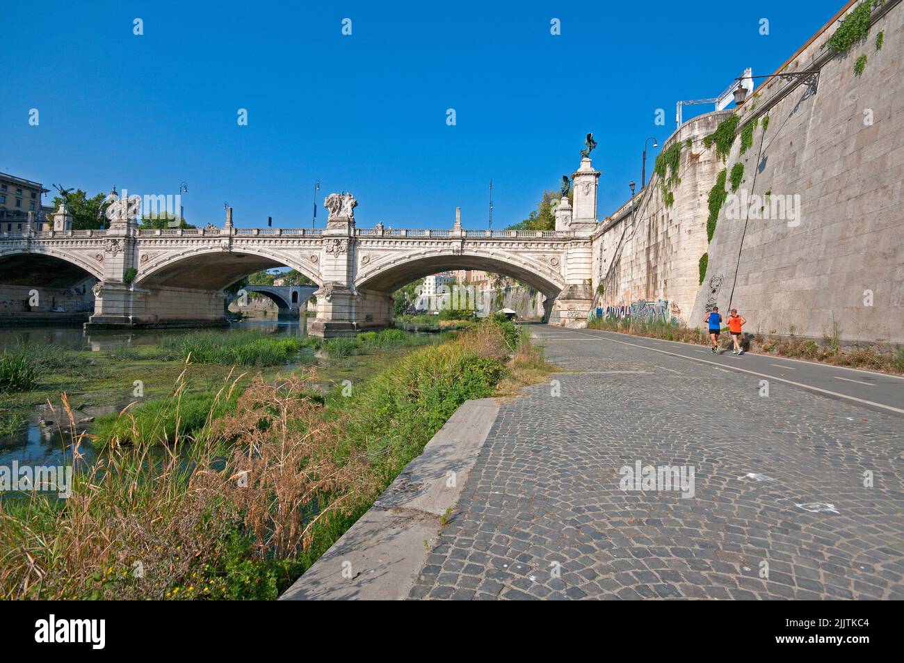 Tiber river near Vittorio Emanuele II bridge during drought (July 2022 ...