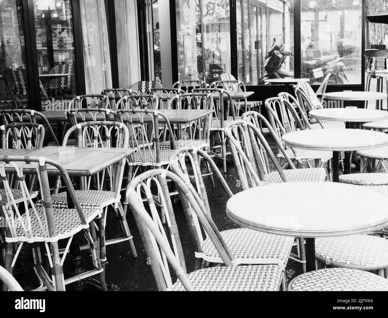 Empty furniture hi-res stock photography and images - Alamy