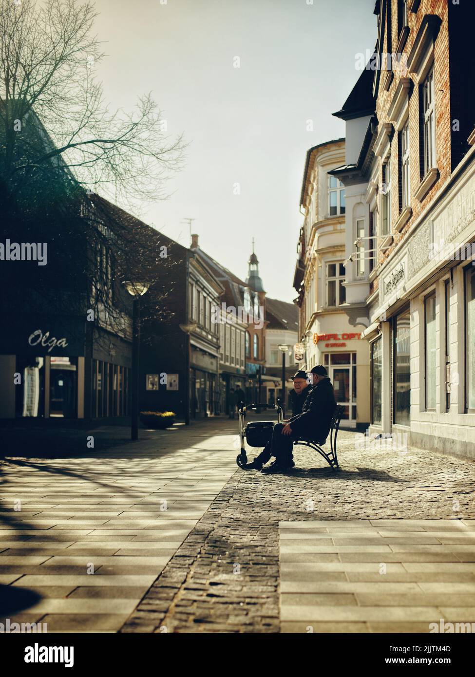 Person sitting on street bench city hi-res stock photography and images ...