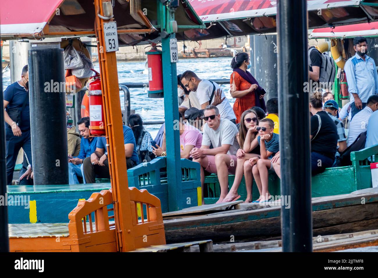 Group of tourists waiting hi-res stock photography and images - Alamy