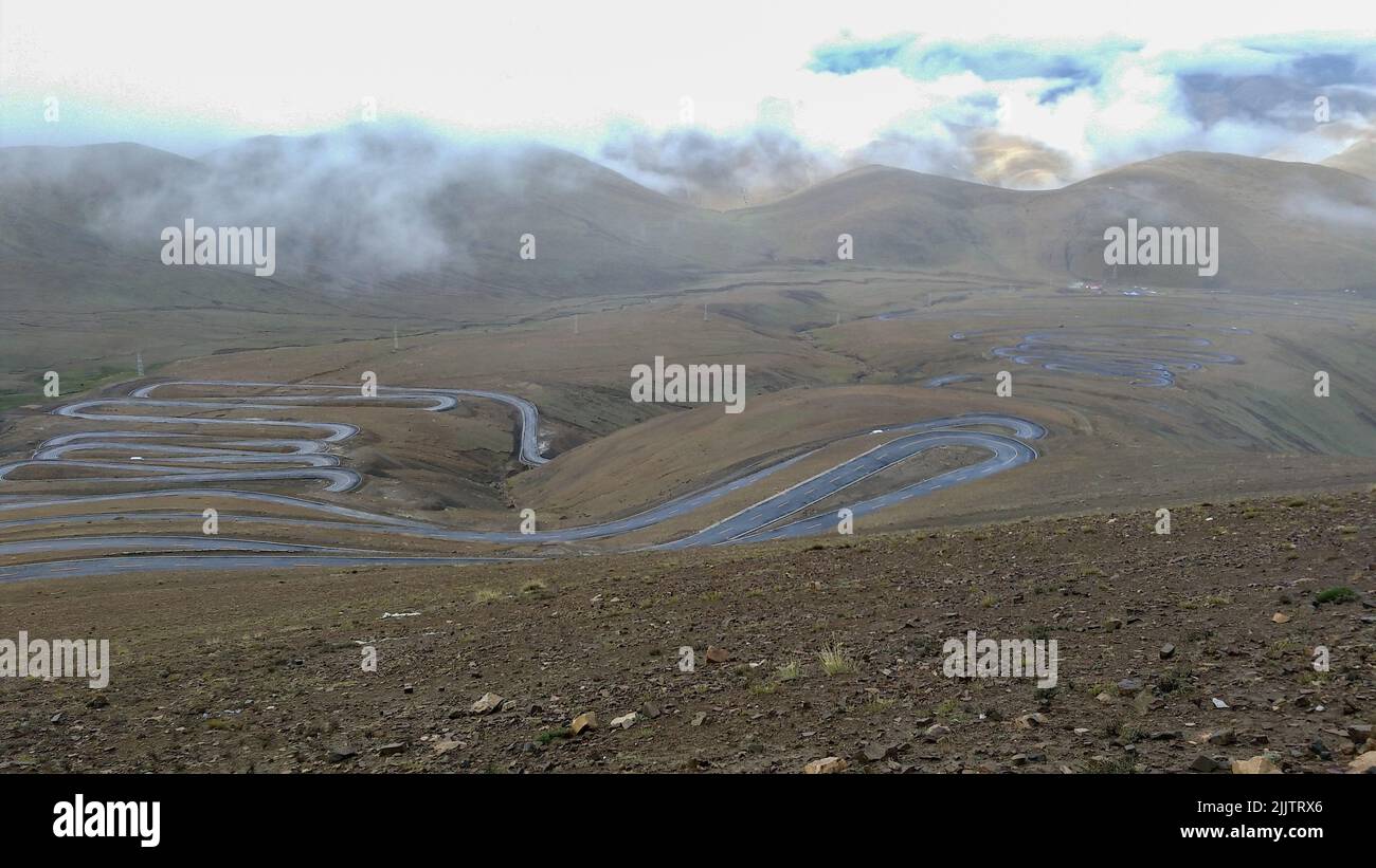 A road from Dingri county to Mount Everest under a cloudy sky Stock ...