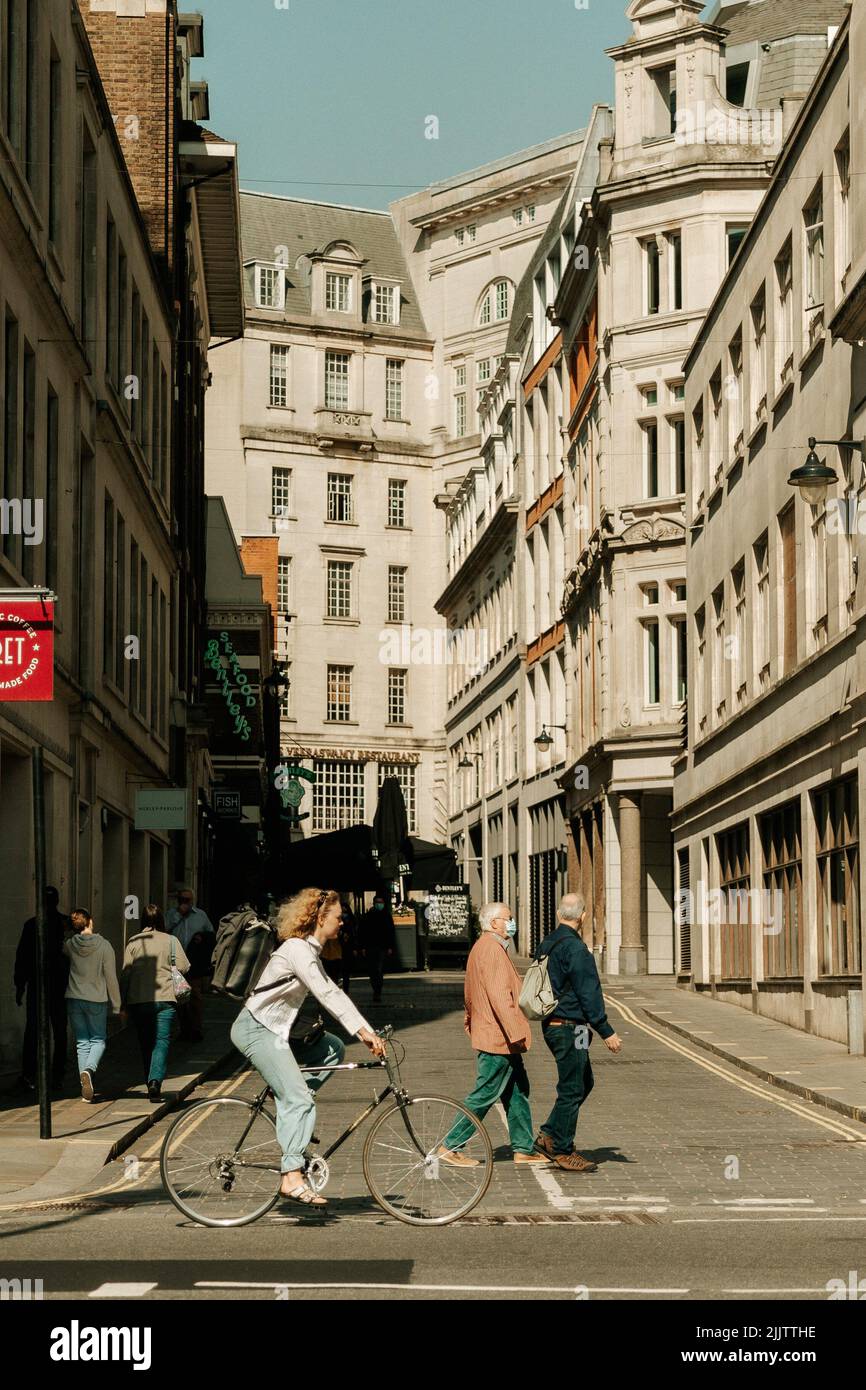 Croosing street hi-res stock photography and images - Alamy