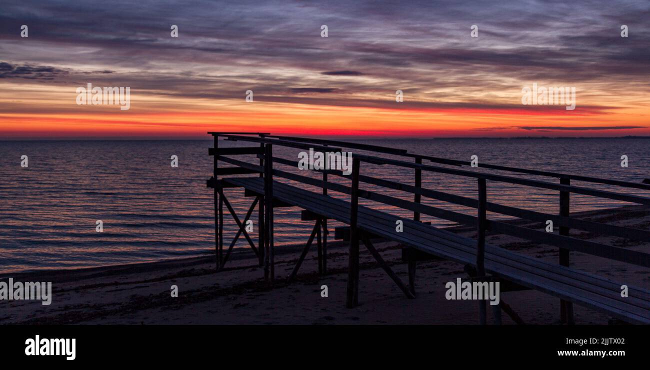 Wooden pier sunset seascape hi-res stock photography and images - Alamy