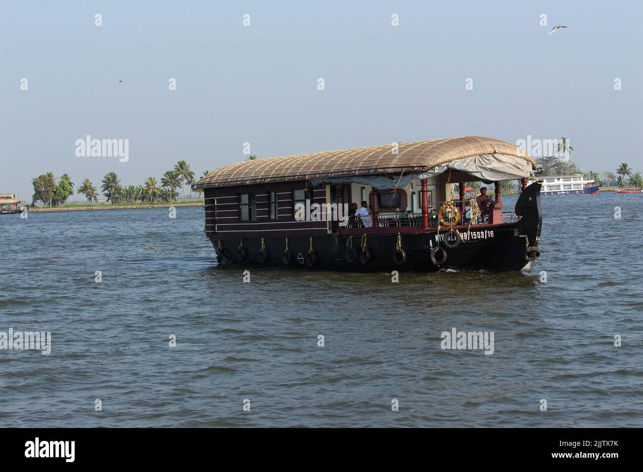 Floating house india hi-res stock photography and images - Alamy