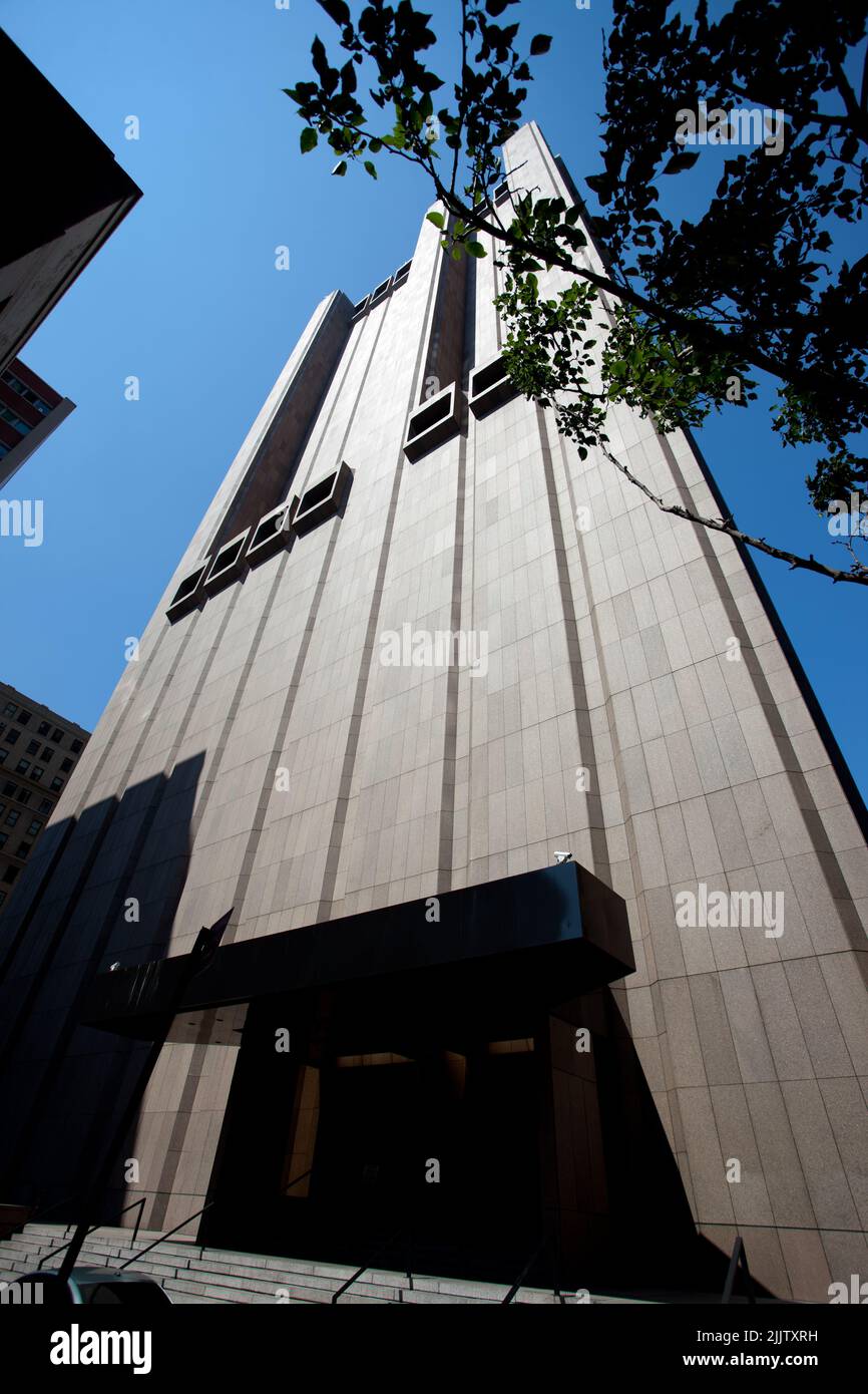 Windowless building hi-res stock photography and images - Alamy
