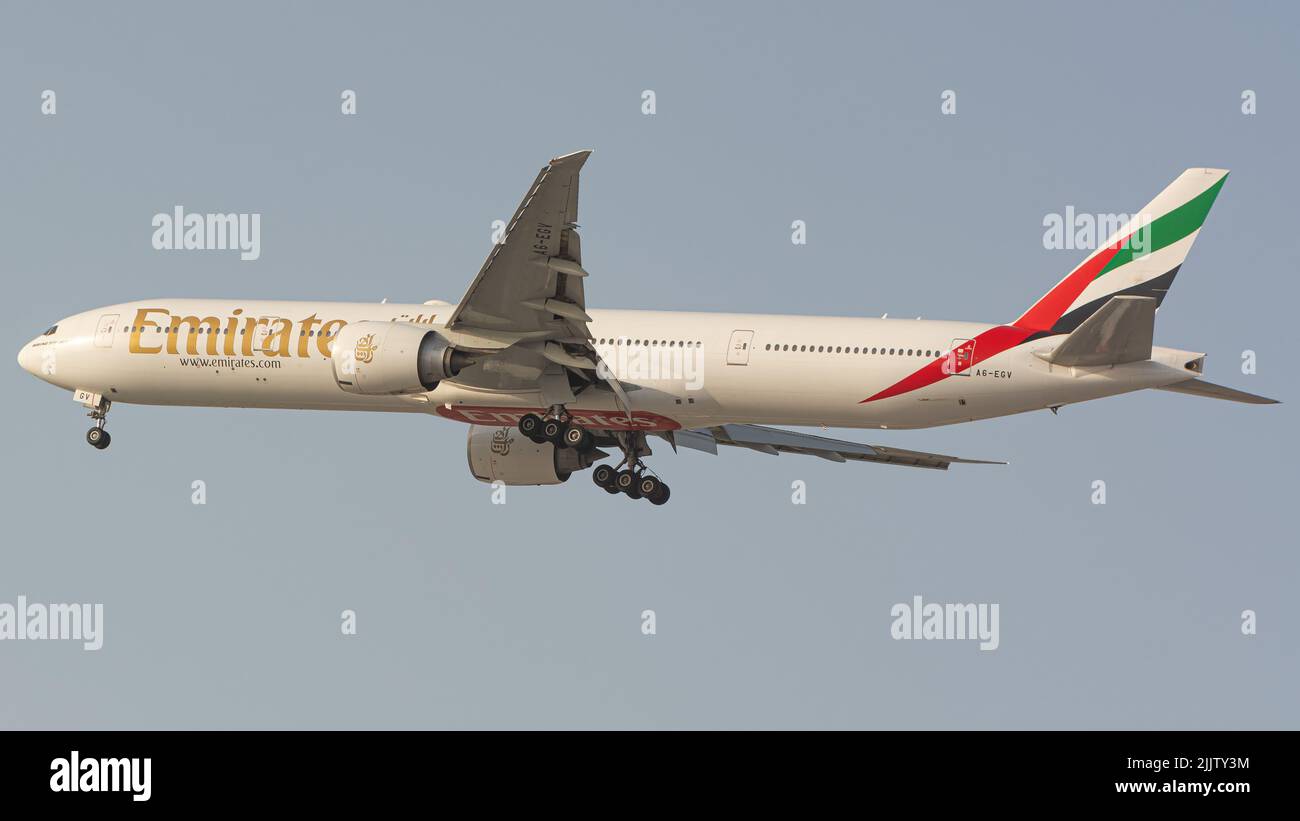 Boeing 777 300 hi-res stock photography and images - Alamy