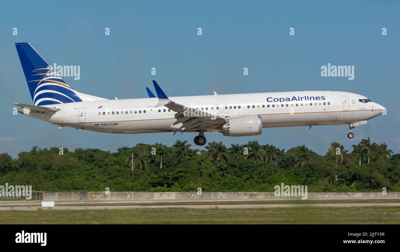 Boeing 737 interior hi-res stock photography and images - Alamy
