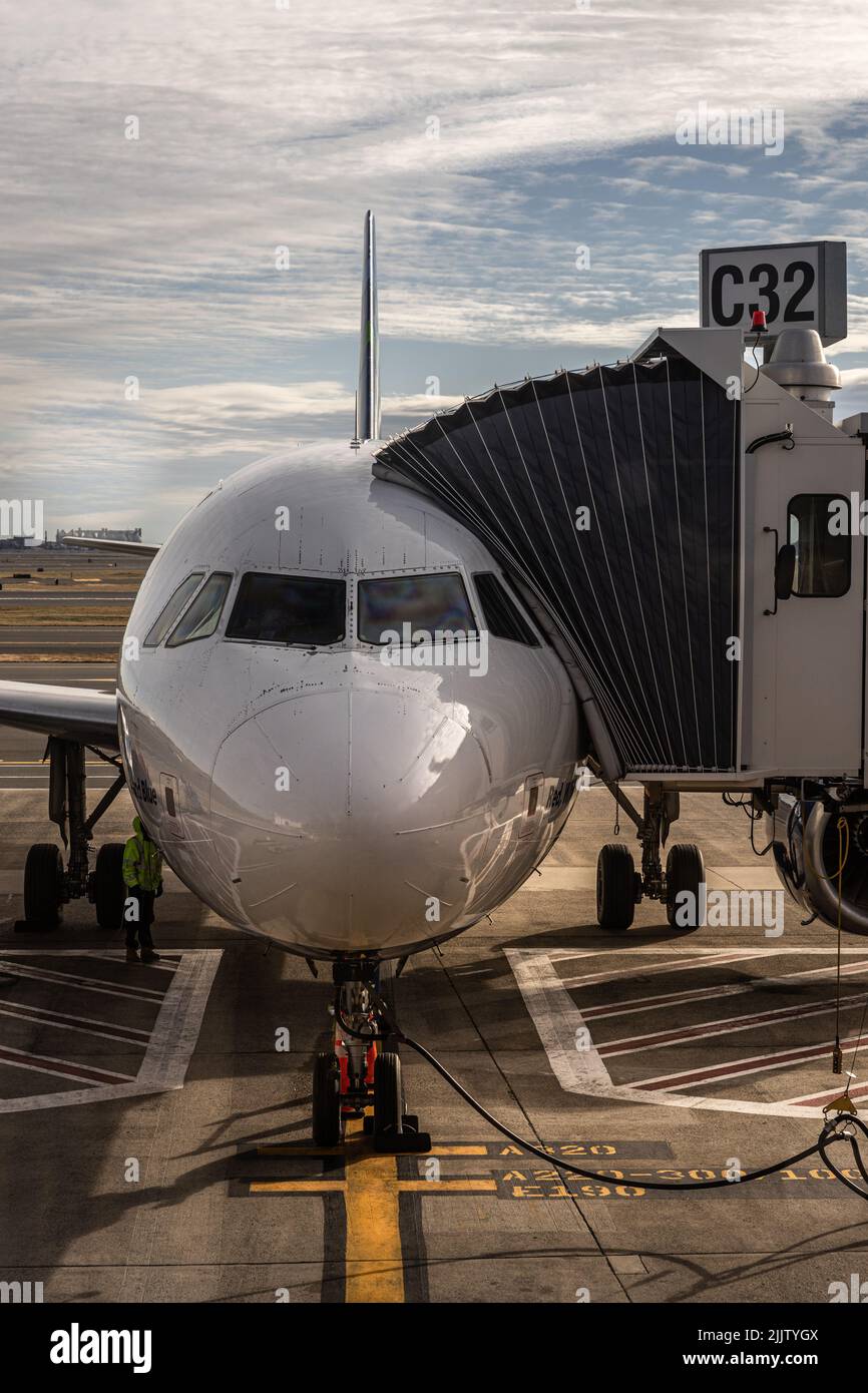 Flight gate hi-res stock photography and images - Alamy