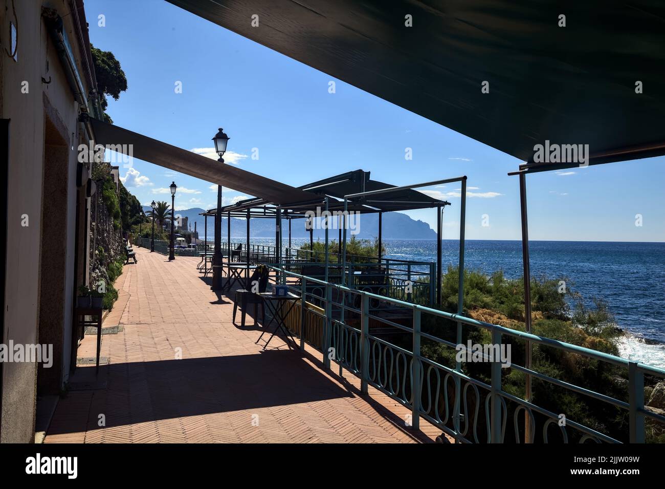 Panoramic walk with pergola of a closed restaurant on a sunny day Stock ...