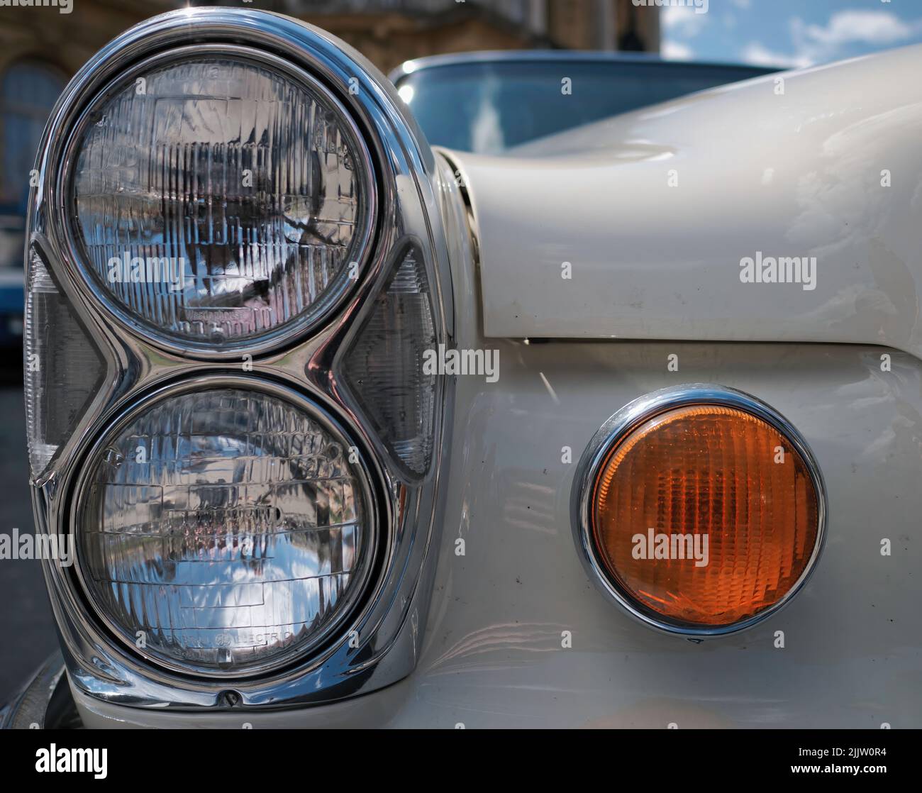 Mercedes headlights hi-res stock photography and images - Alamy