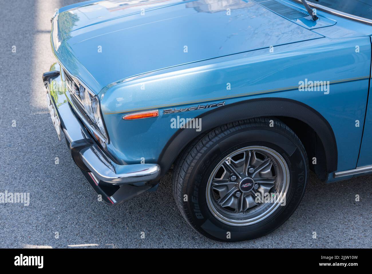 Bluebird car hi-res stock photography and images - Alamy