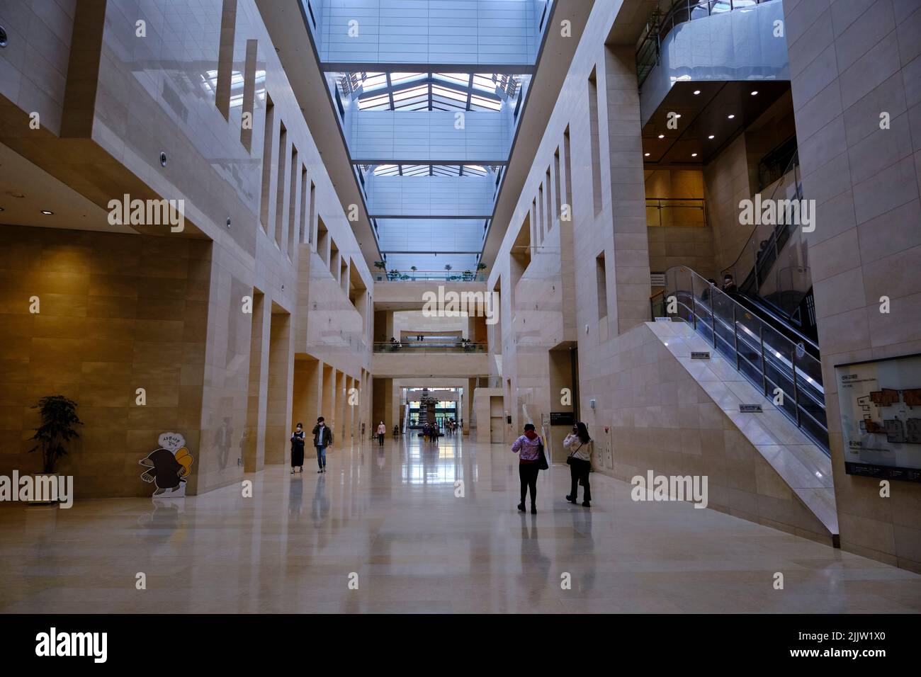 South Korea, Seoul, Yongsan-gu, National Museum housed in a building ...
