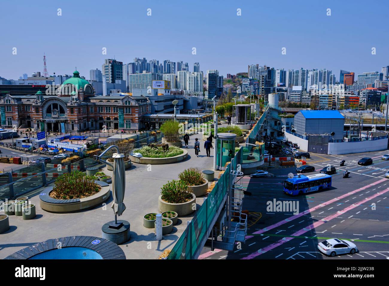 South Korea, Seoul, Jung-gu district, crossroads and hanging gardens at ...