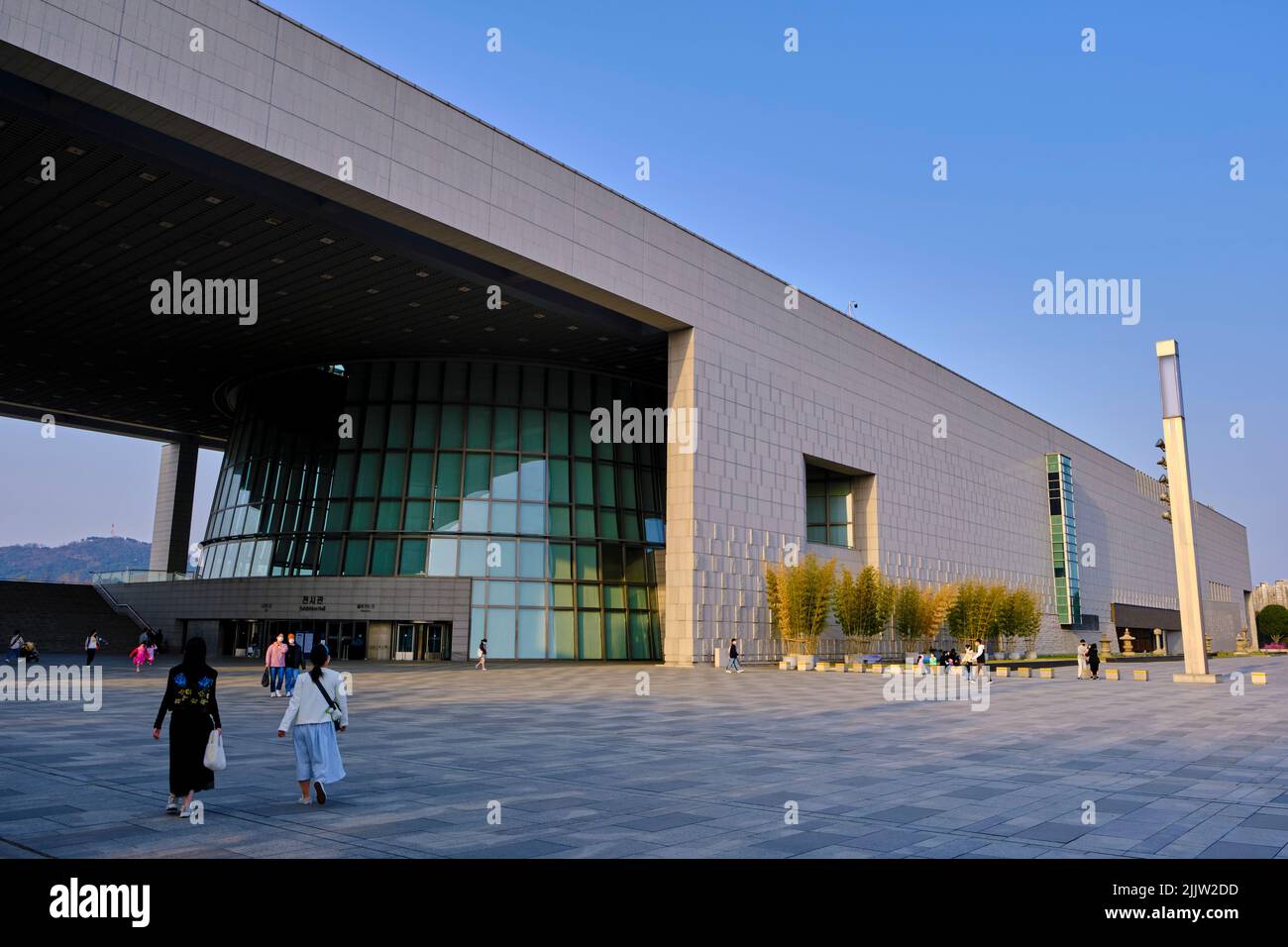 South Korea, Seoul, Yongsan-gu, National Museum housed in a building ...