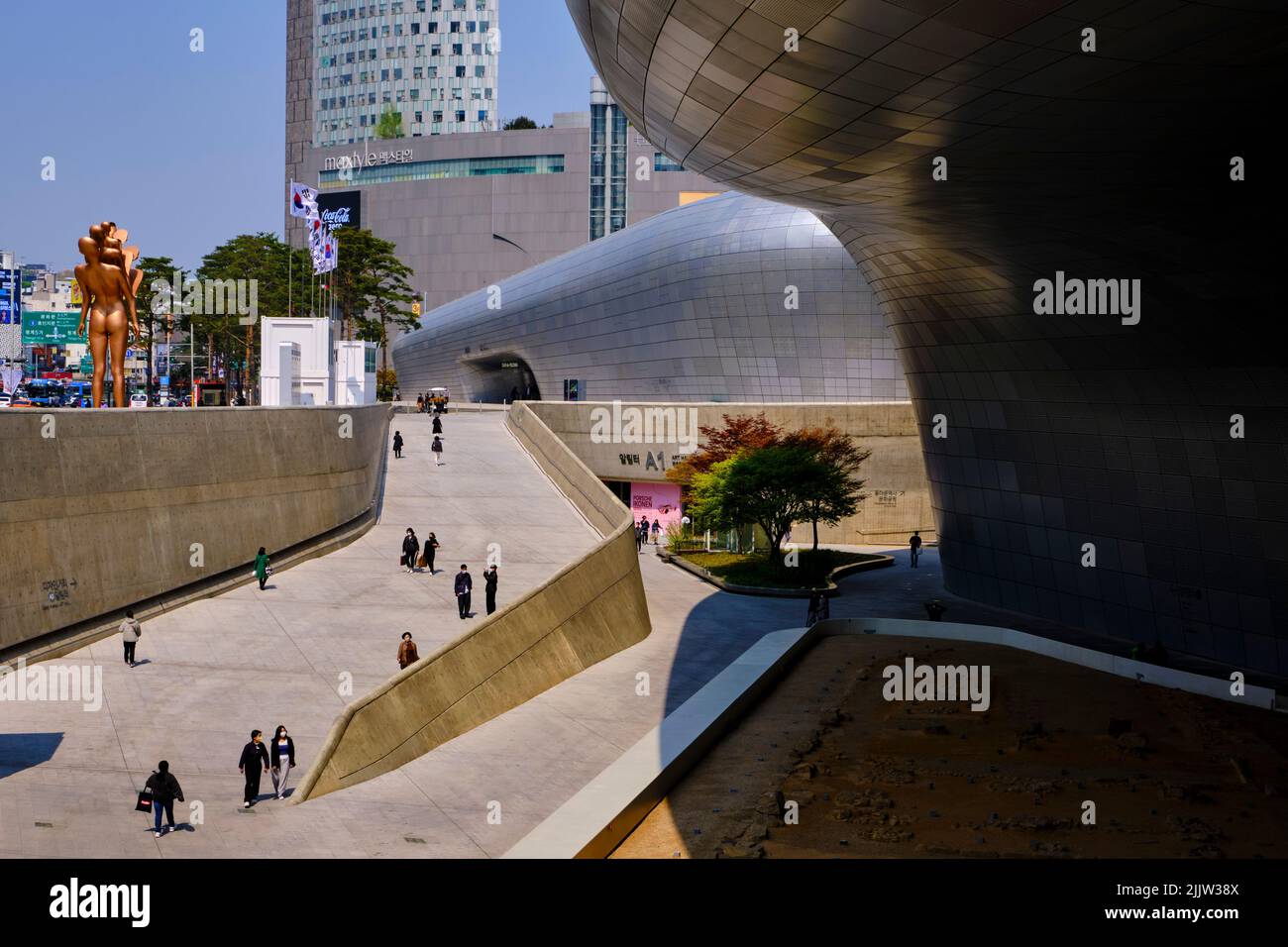 South Korea, Seoul, Jung-gu district, the Dongdaemun Design Plaza or ...