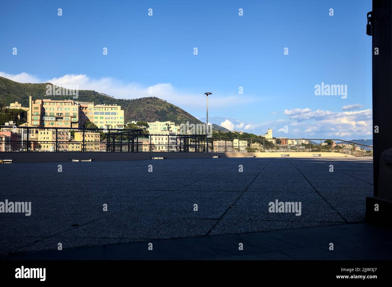 Coastal cliff buildings city skyline hi-res stock photography and ...