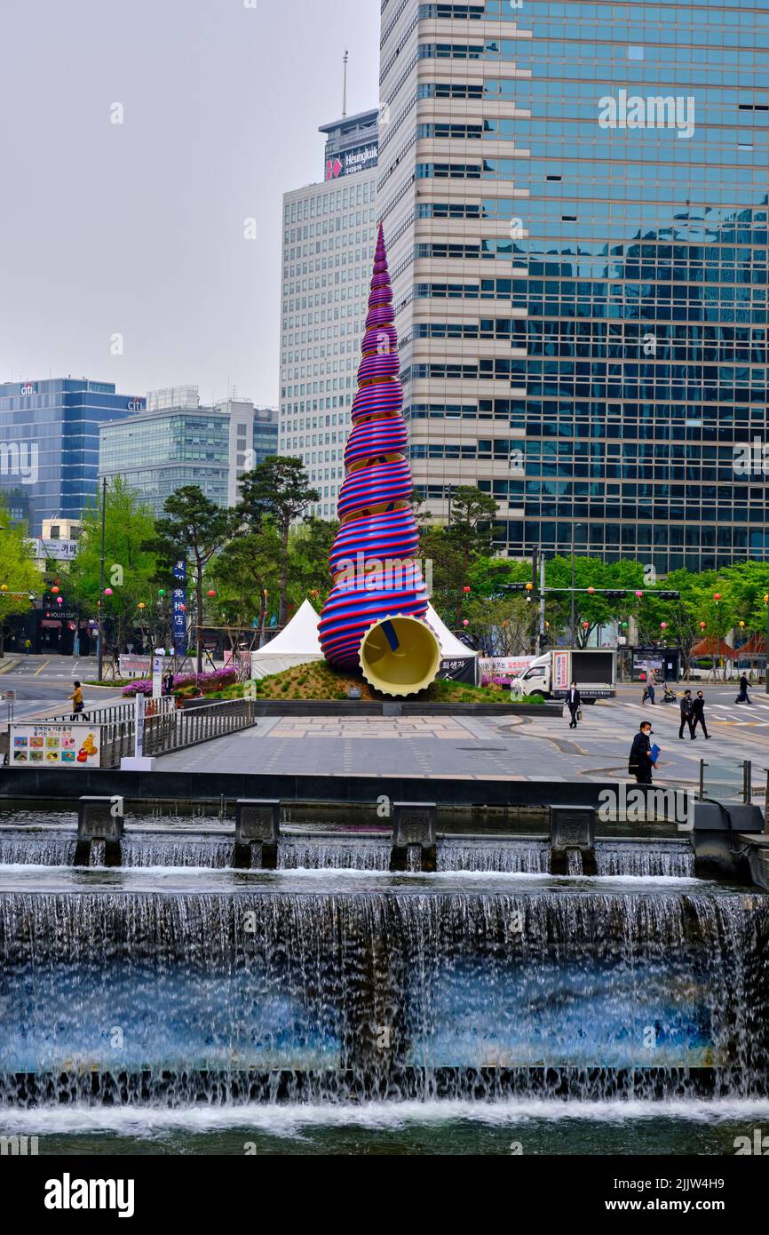 South Korea, Seoul, Cheonggyecheon, 6 kilometer long promenade ...