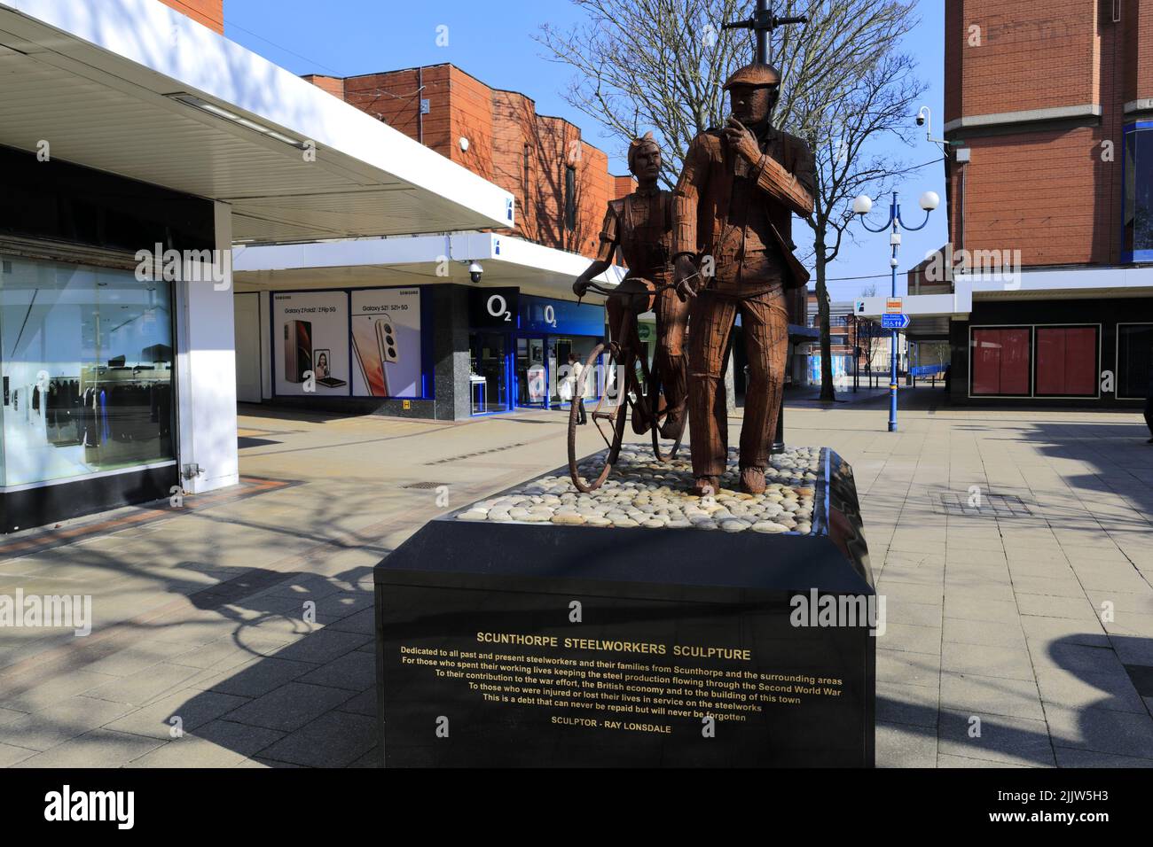 The Steelworkers sculpture, Scunthorpe town, Lincolnshire County ...