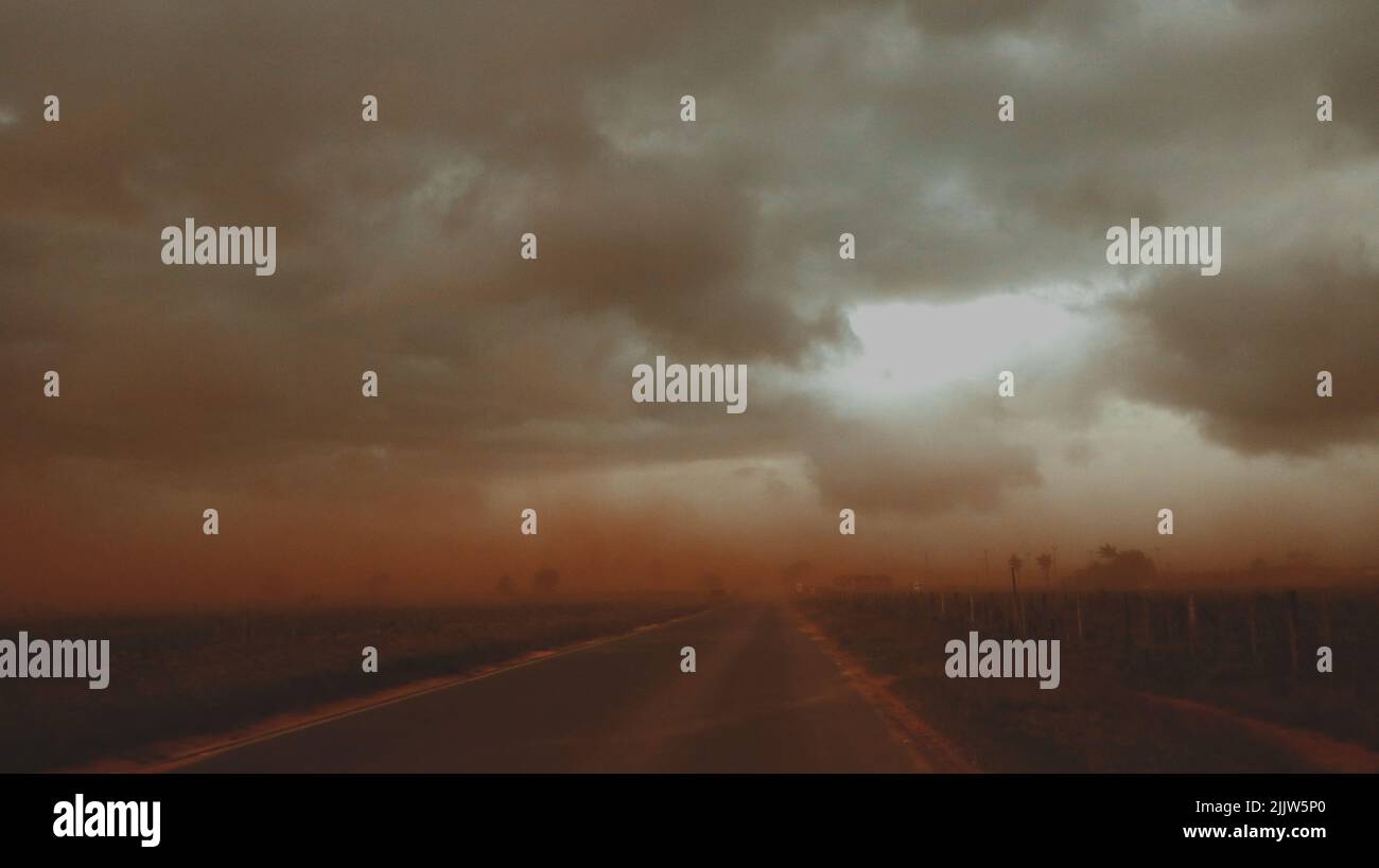 Red earth dirt road hi-res stock photography and images - Alamy