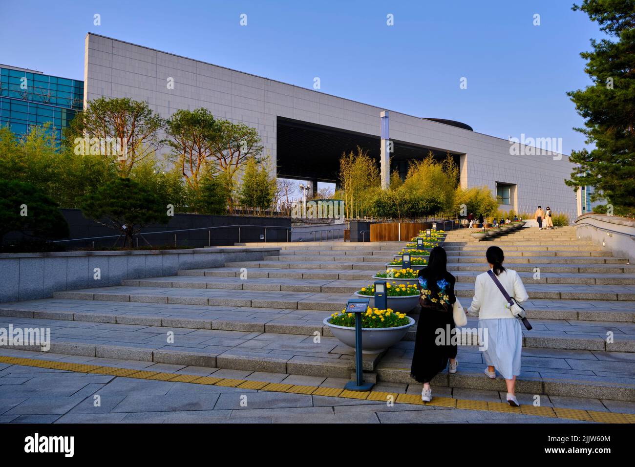 South Korea, Seoul, Yongsan-gu, National Museum housed in a building ...