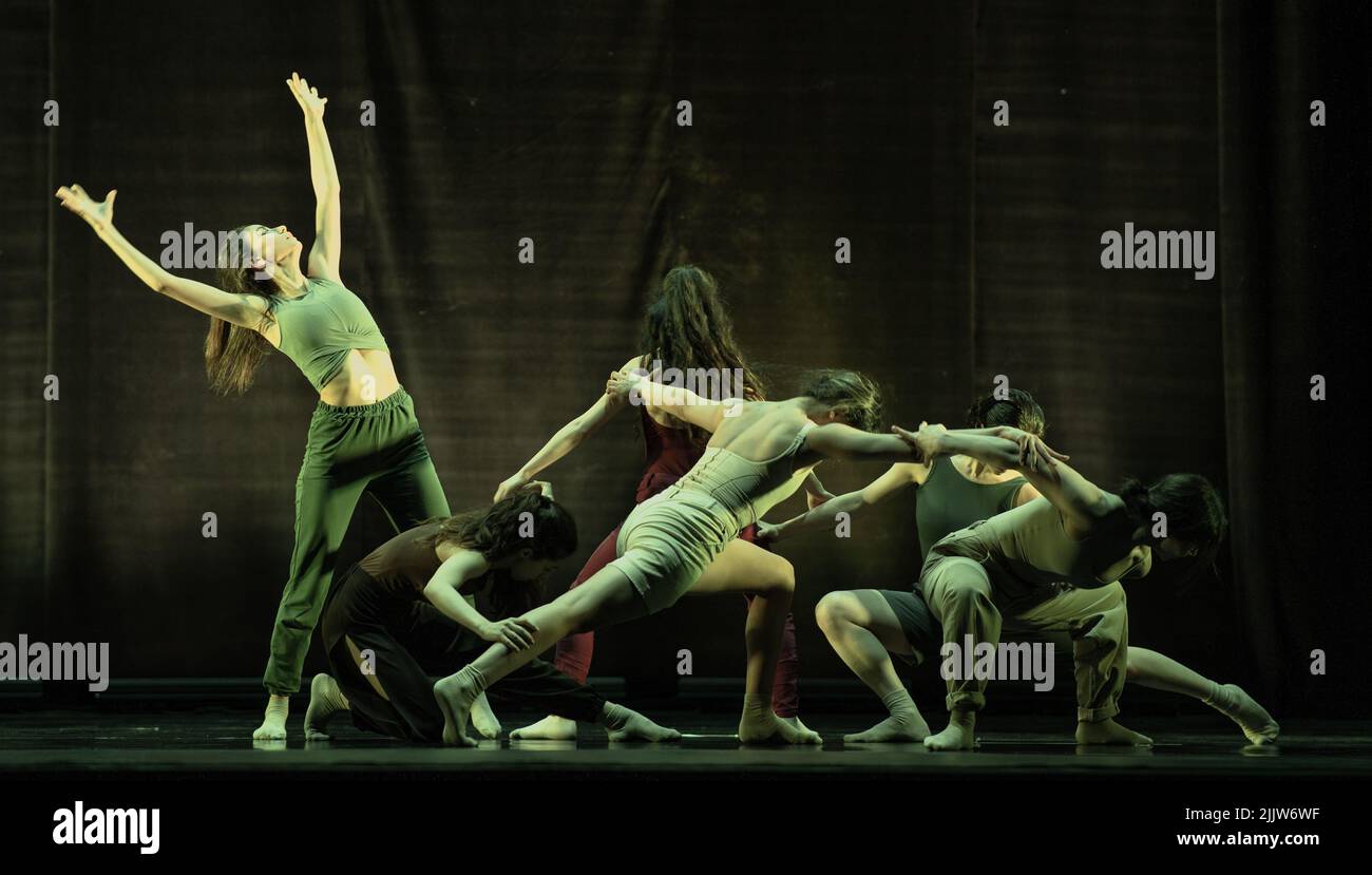 Female opera performance hi-res stock photography and images - Alamy