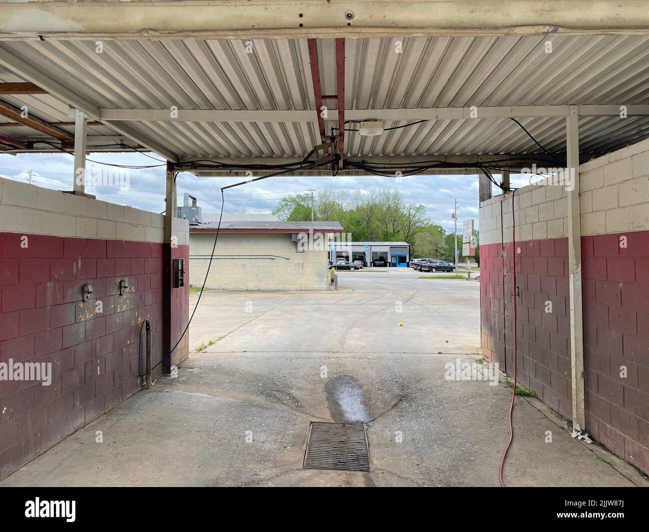 Waynesboro, Ga USA - 04 12 22: Vintage coin car wash bay area Stock ...
