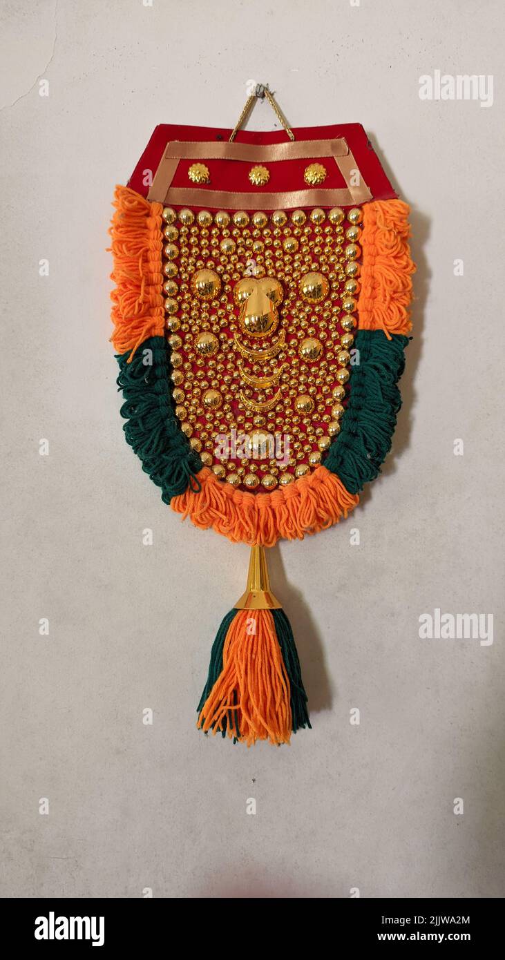 Gold decoration on elephant forehead hi-res stock photography and ...