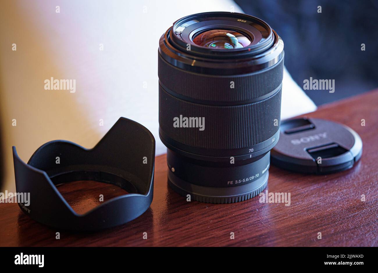 28 70mm lens hi-res stock photography and images - Alamy