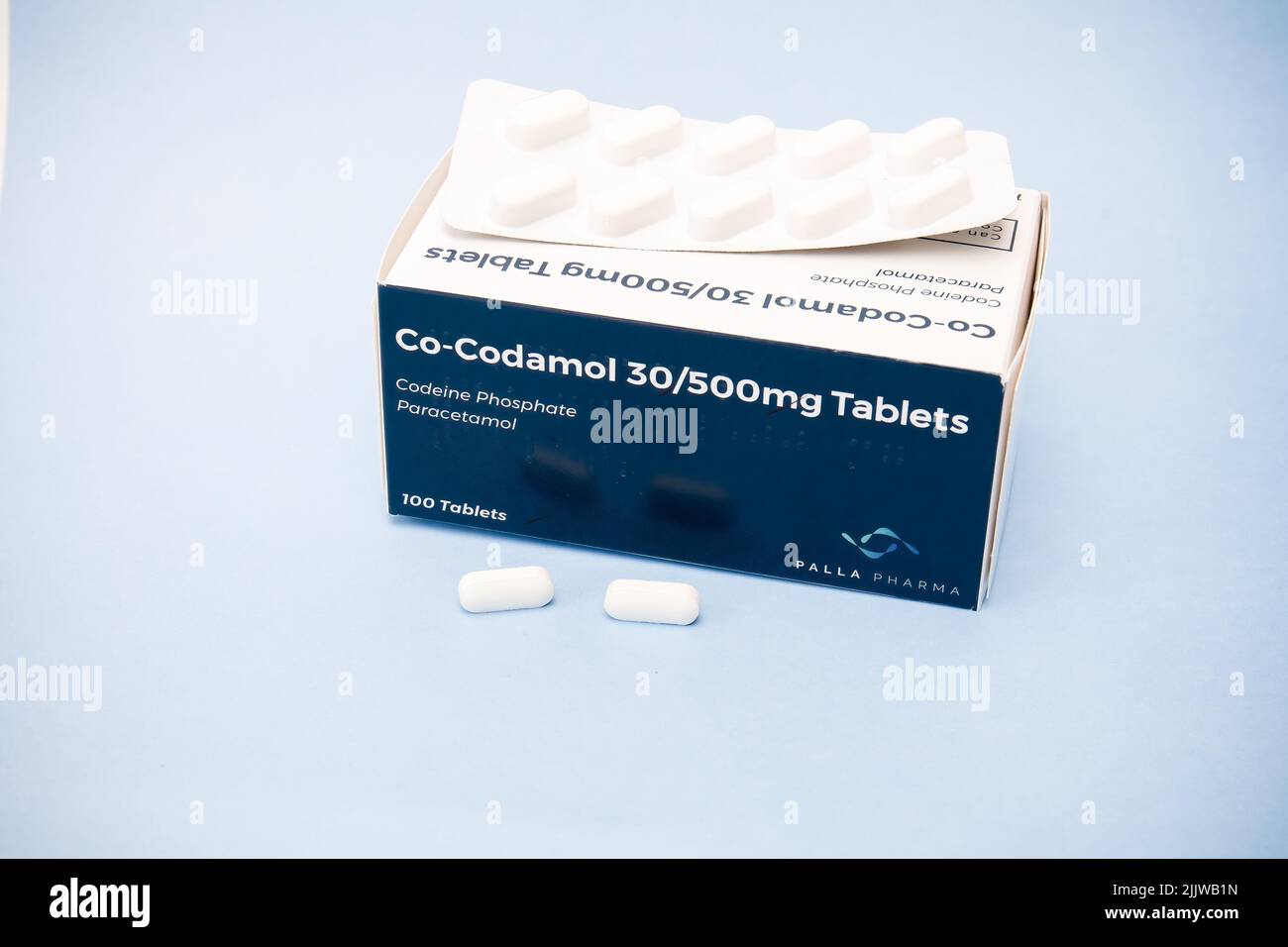 Box of 100 Cocodamol 30 500 mg tablets with blister pack and loose ...