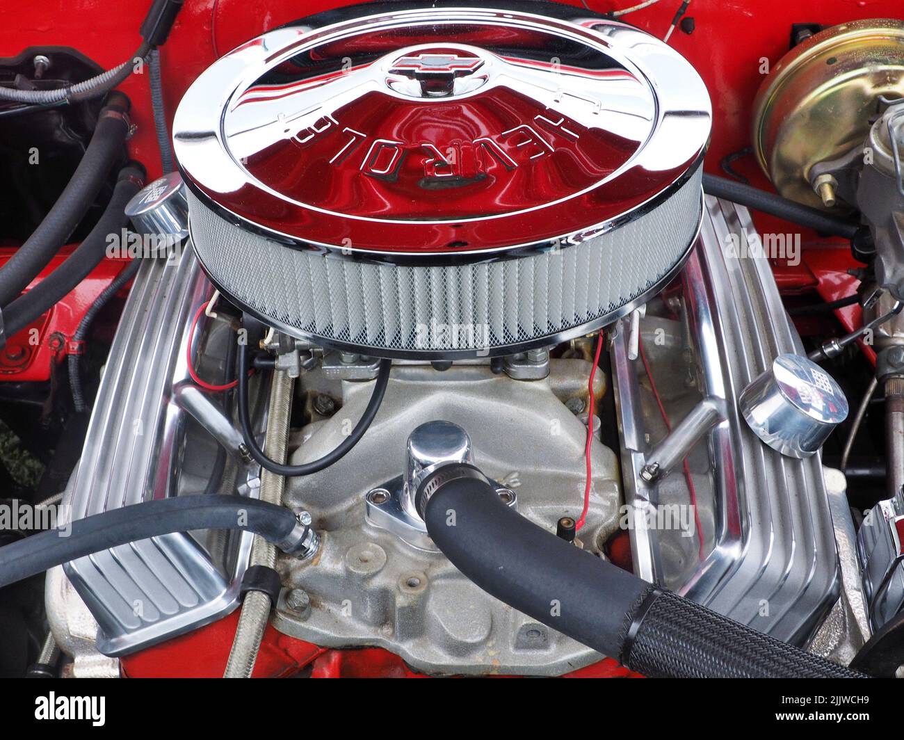 The close-up view of a red classic car Chevrolet engine Stock Photo - Alamy