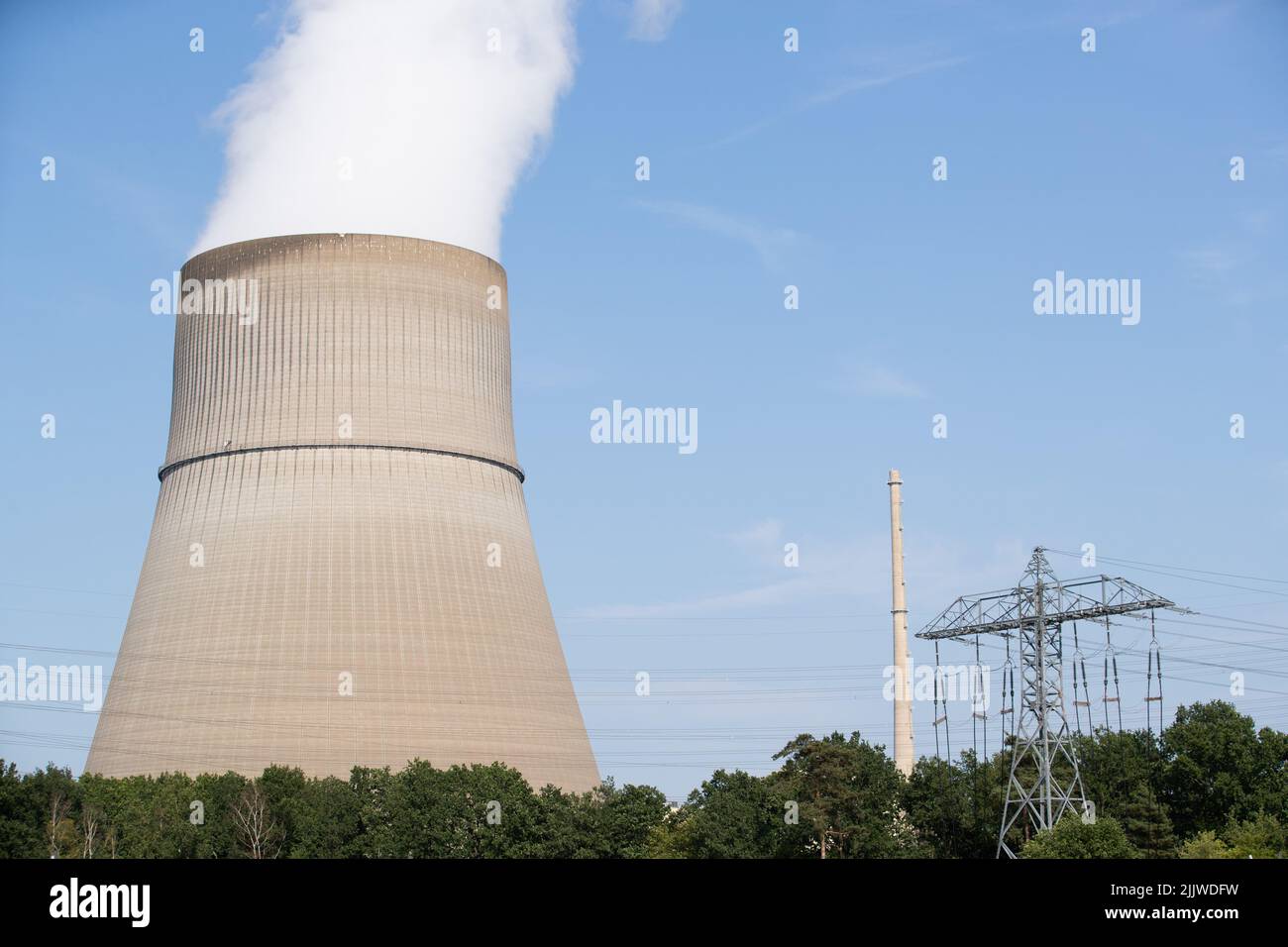 Lingen, Germany. 20th July, 2022. View of the Emsland nuclear power ...