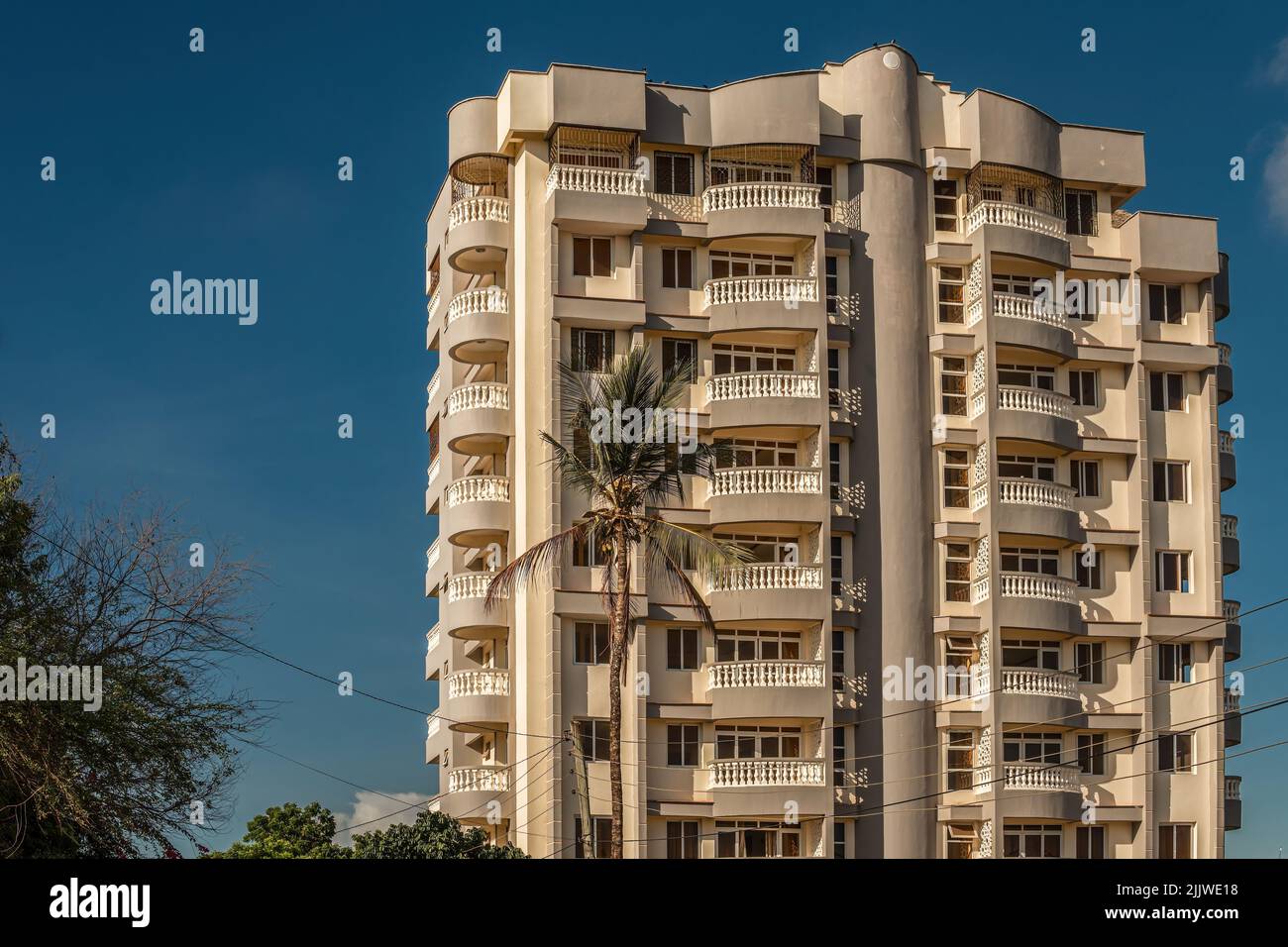 A modern apartment building in Mtwapa, Kenya Stock Photo - Alamy