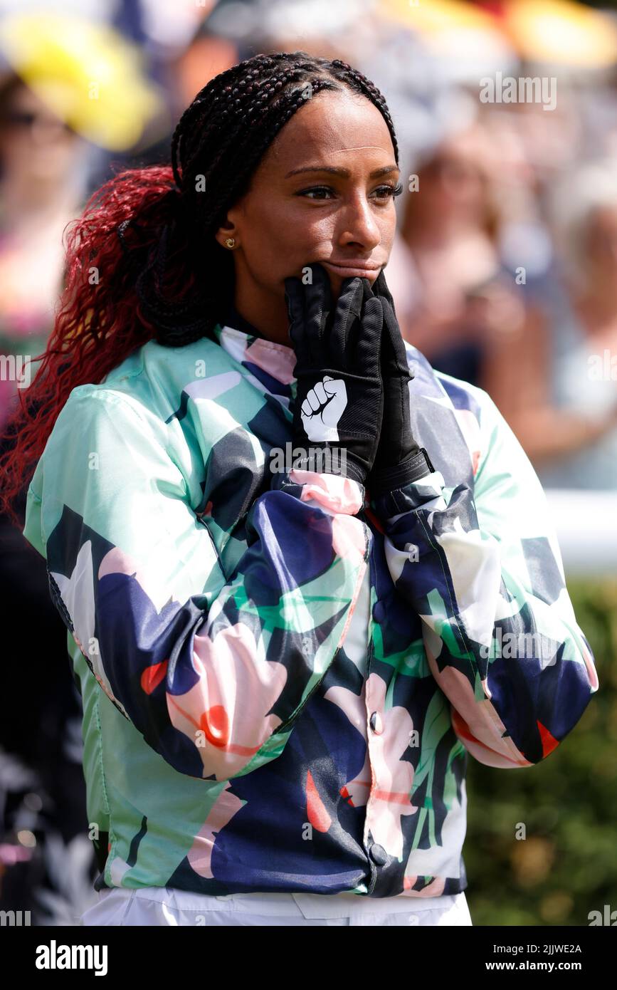 2022 goodwood cup racecourse hi-res stock photography and images - Alamy