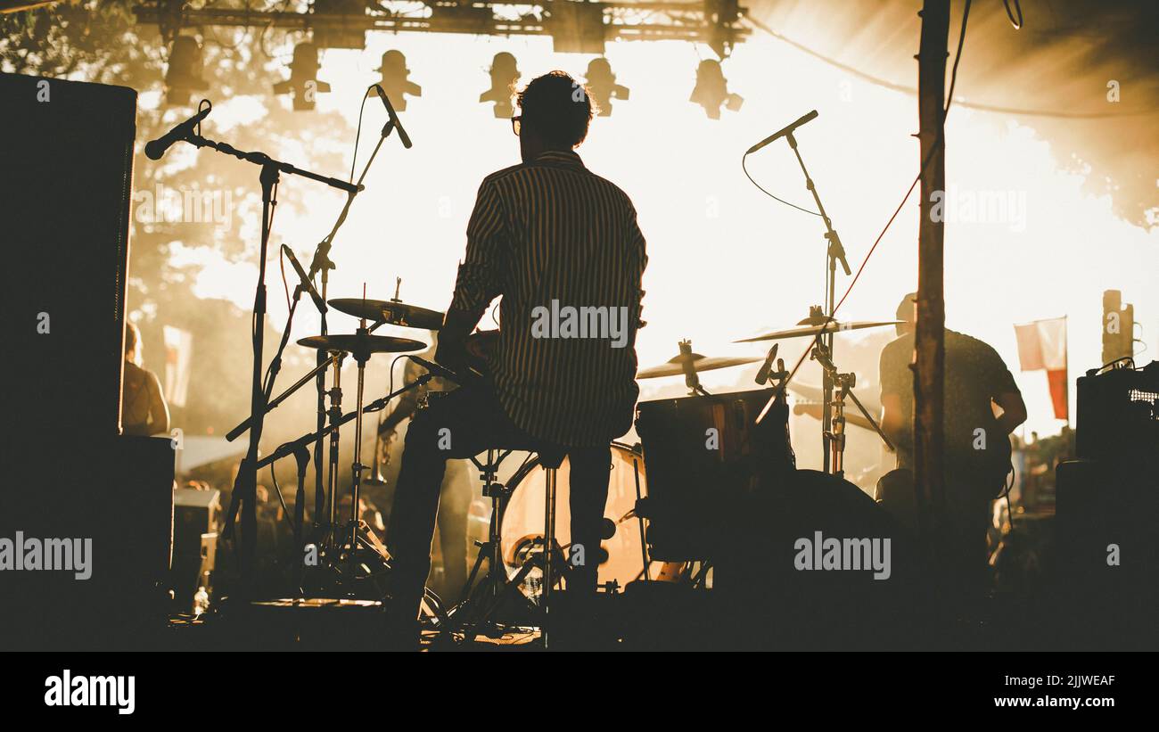 Drummer playing drums hi-res stock photography and images - Alamy Drummer playing drums hi-res stock photography and images - Alamy