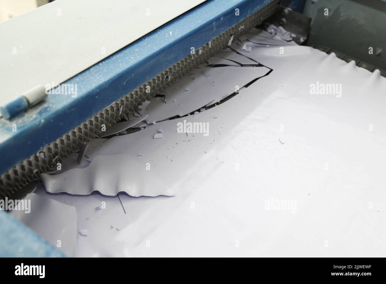 Machine for the production of powder paint. A layer of plastic is cut ...