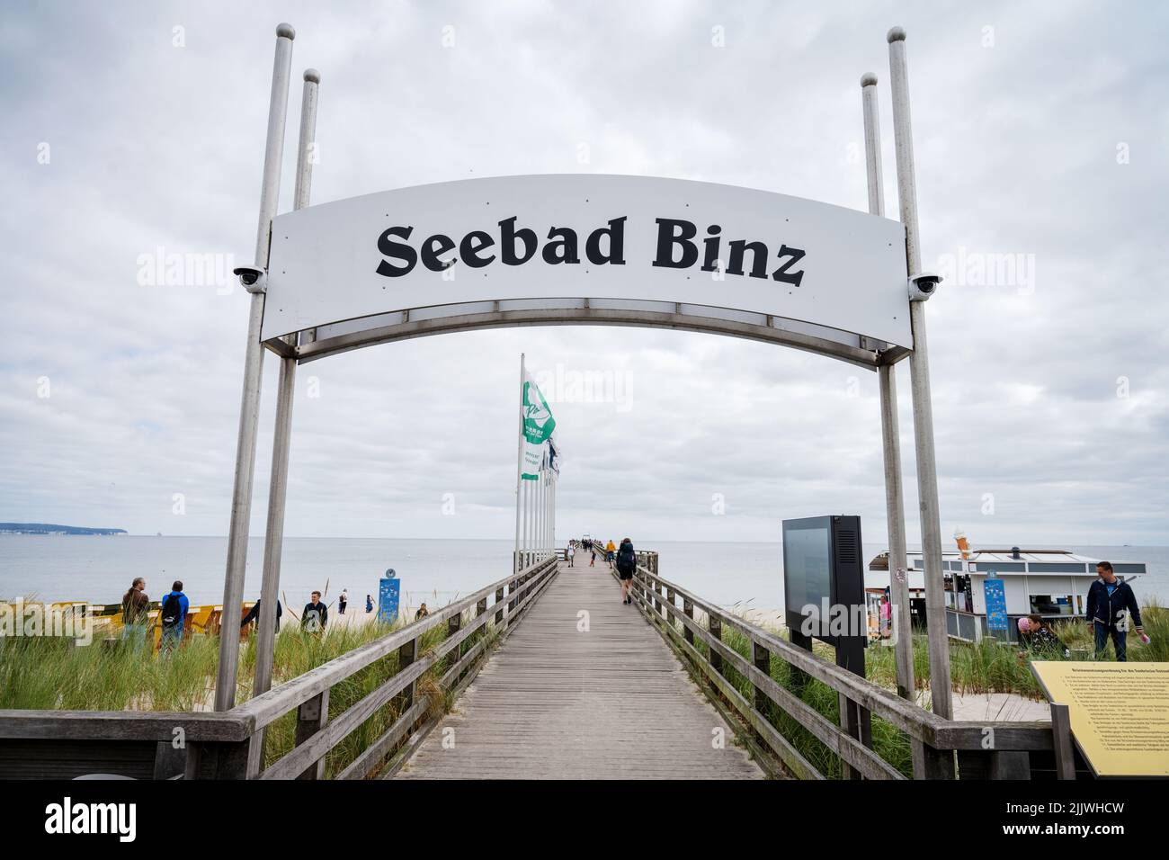 28 July 2022, Mecklenburg-Western Pomerania, Binz: Tourists walk on the ...