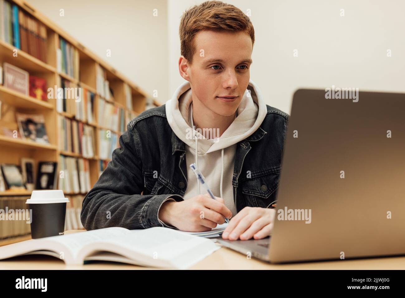 Writing exams hi-res stock photography and images - Alamy