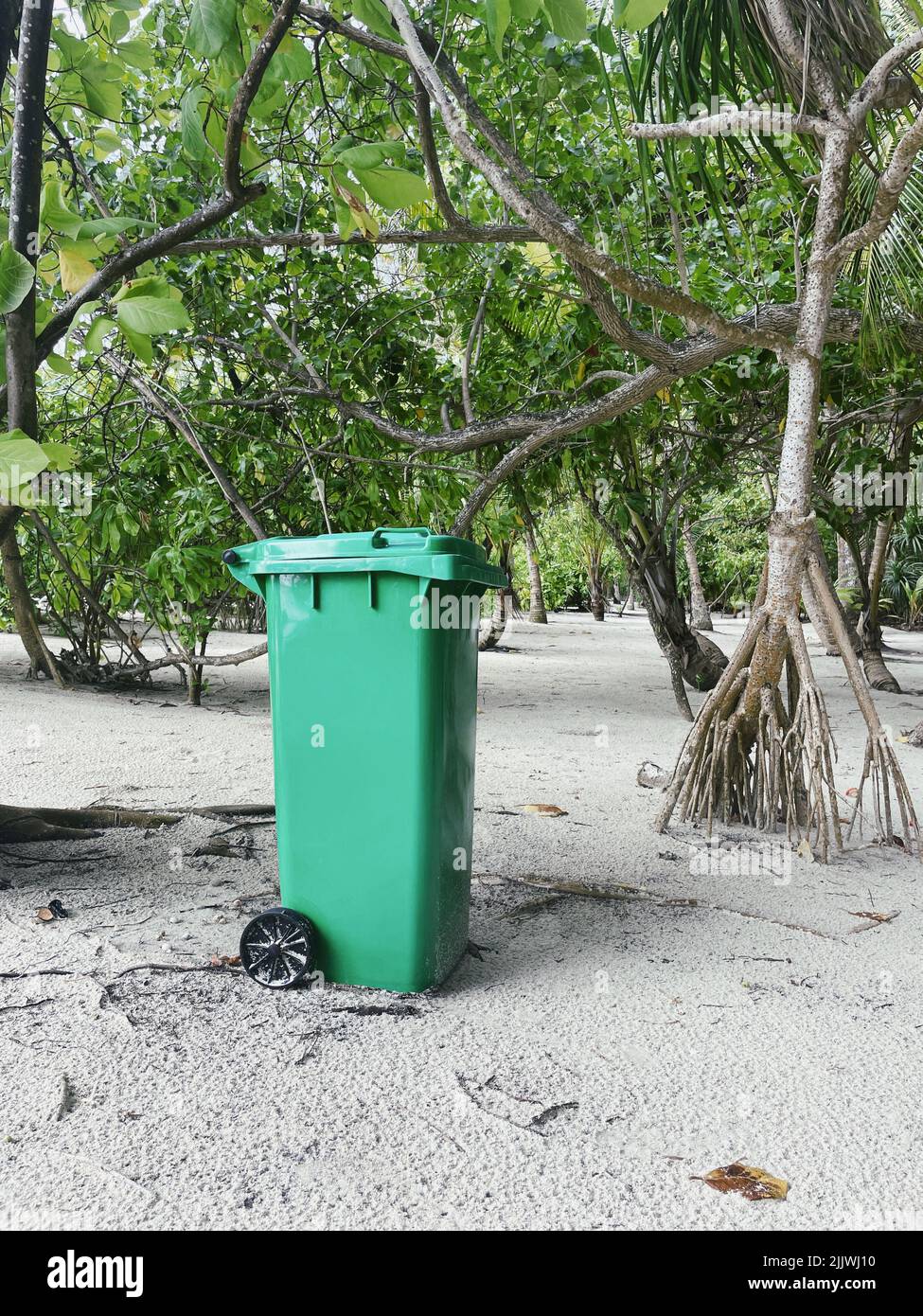 Island of trash hi-res stock photography and images - Alamy