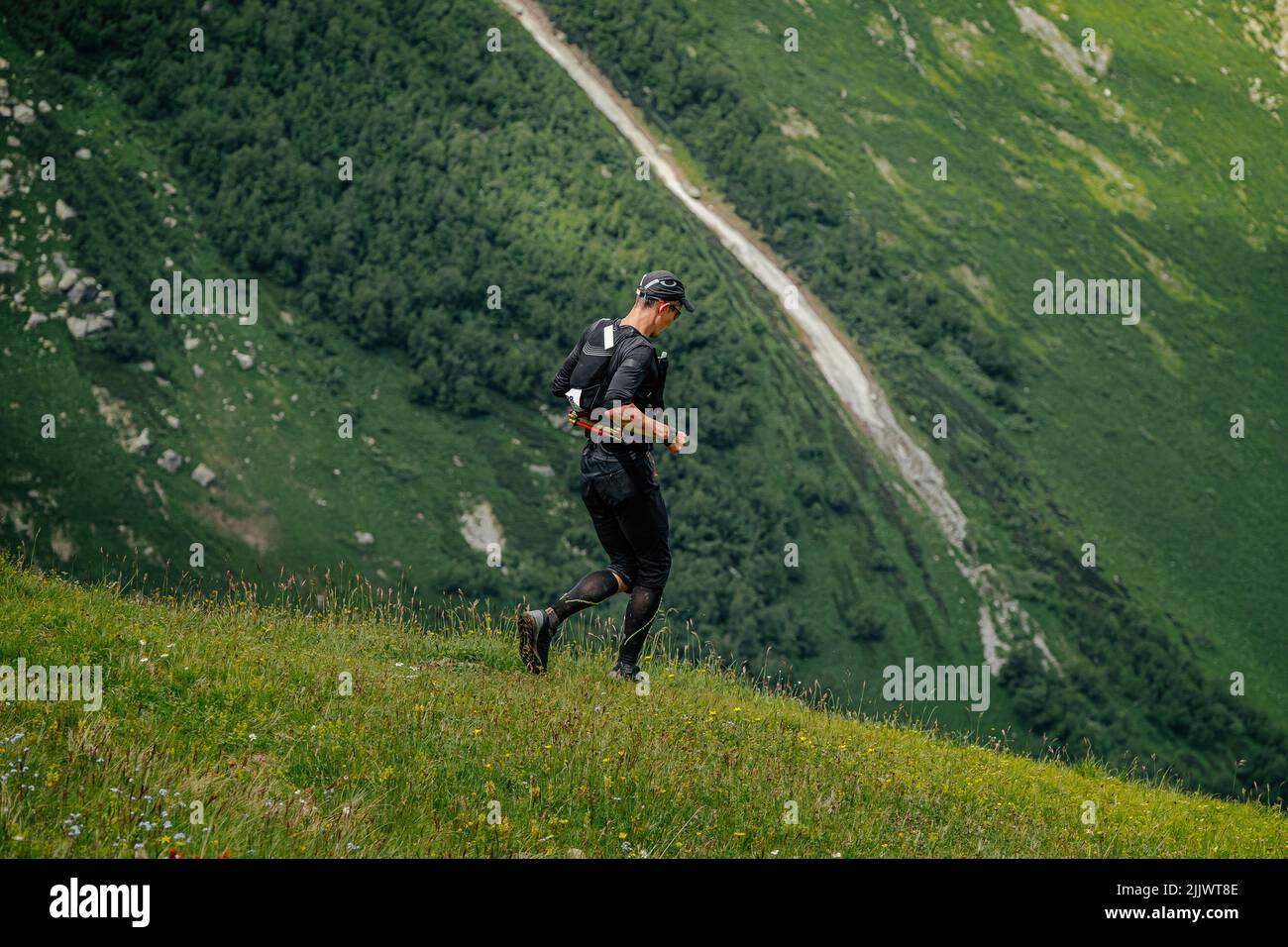 Ultramarathon hi-res stock photography and images - Alamy