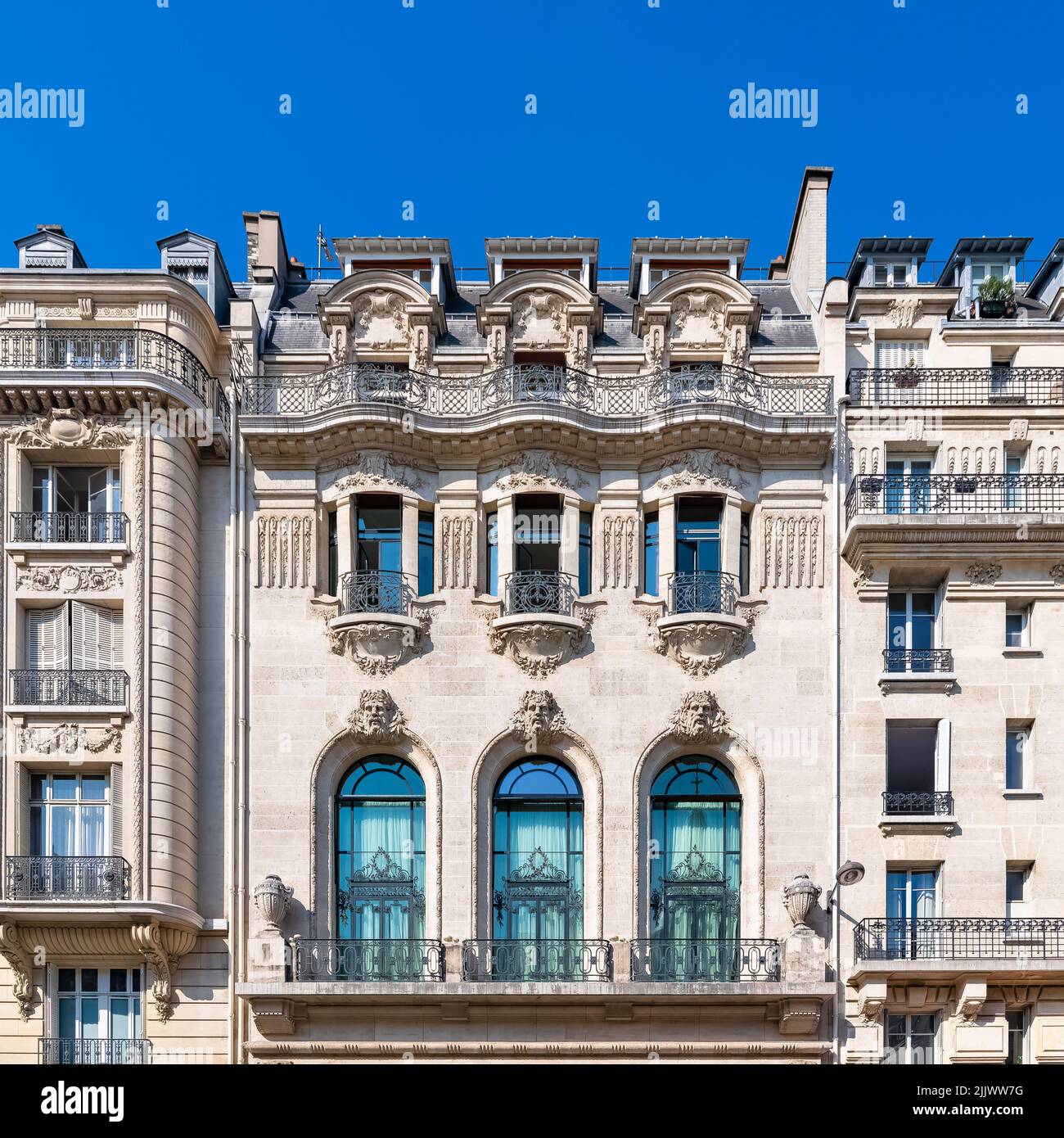 Paris, typical facade and windows, beautiful building rue Reaumur Stock ...