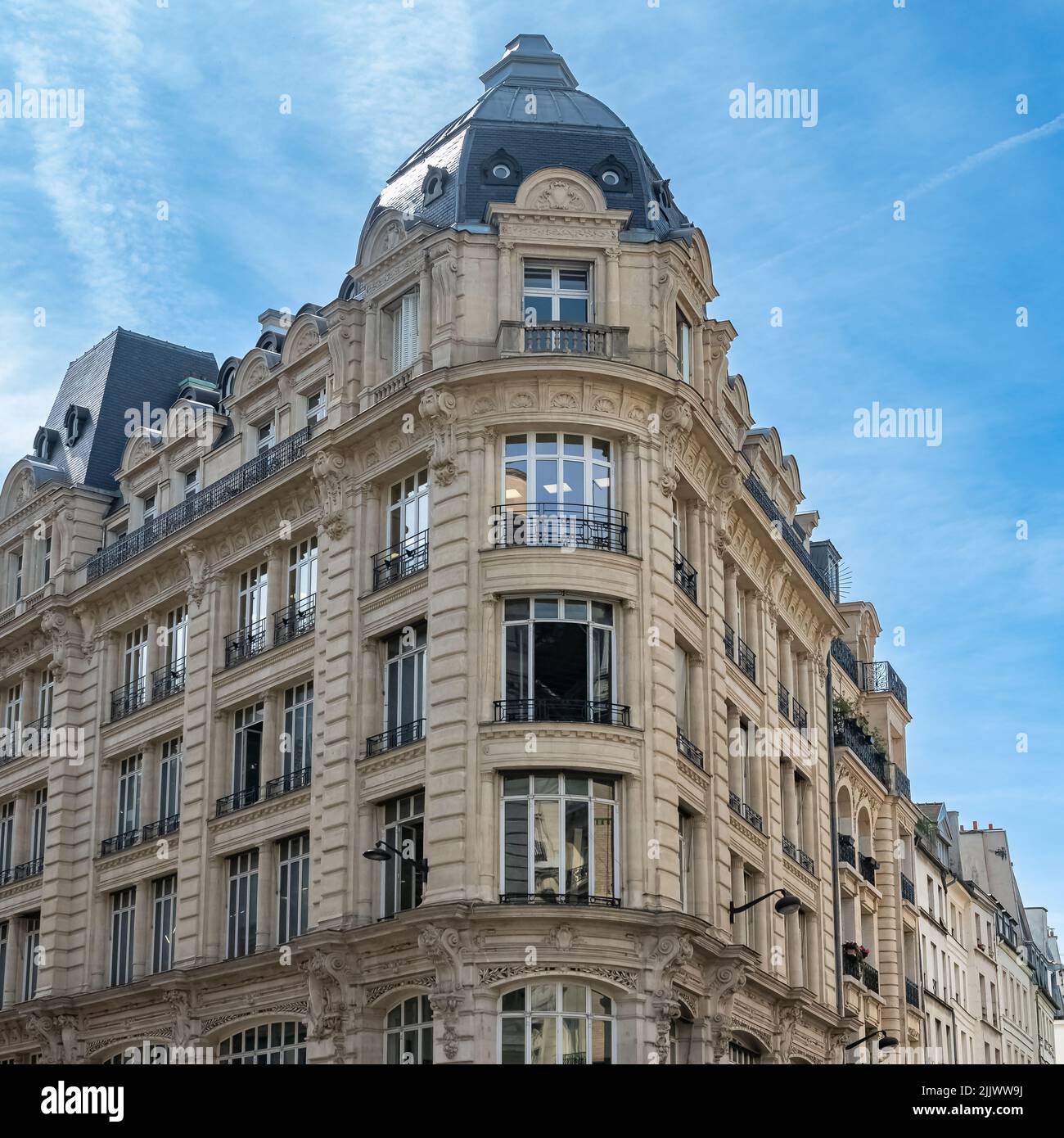 Paris, typical facade and windows, beautiful building rue Reaumur Stock ...