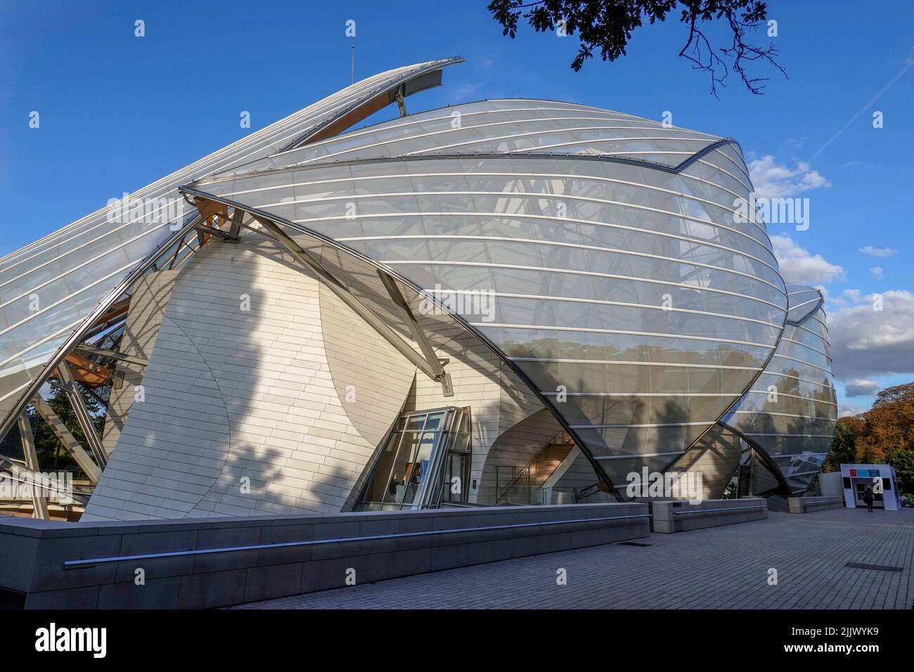 France, Paris, Louis Vuitton Foundation is a French art museum and ...